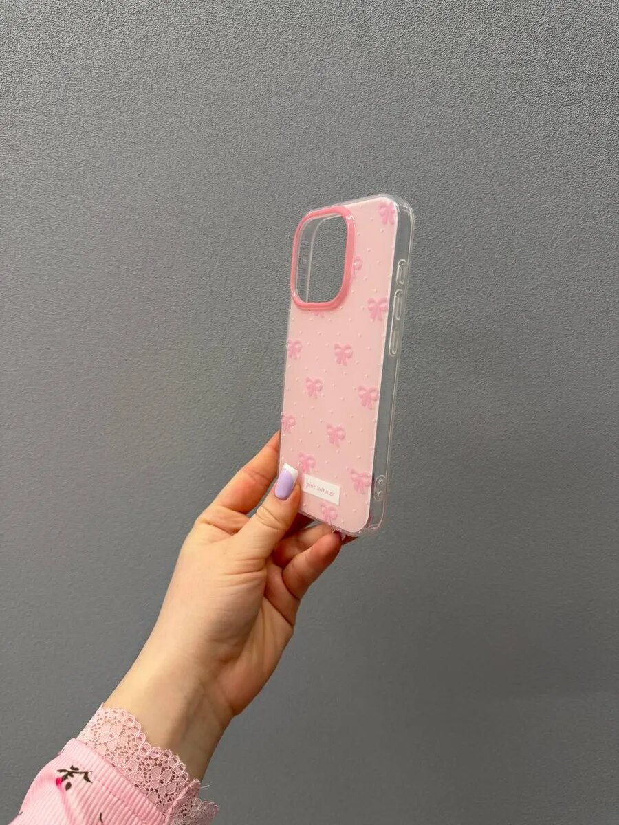 Чехол на Iphone 15 Pro , цвет розовый , с добавлением розовых бантиков . — фото 1