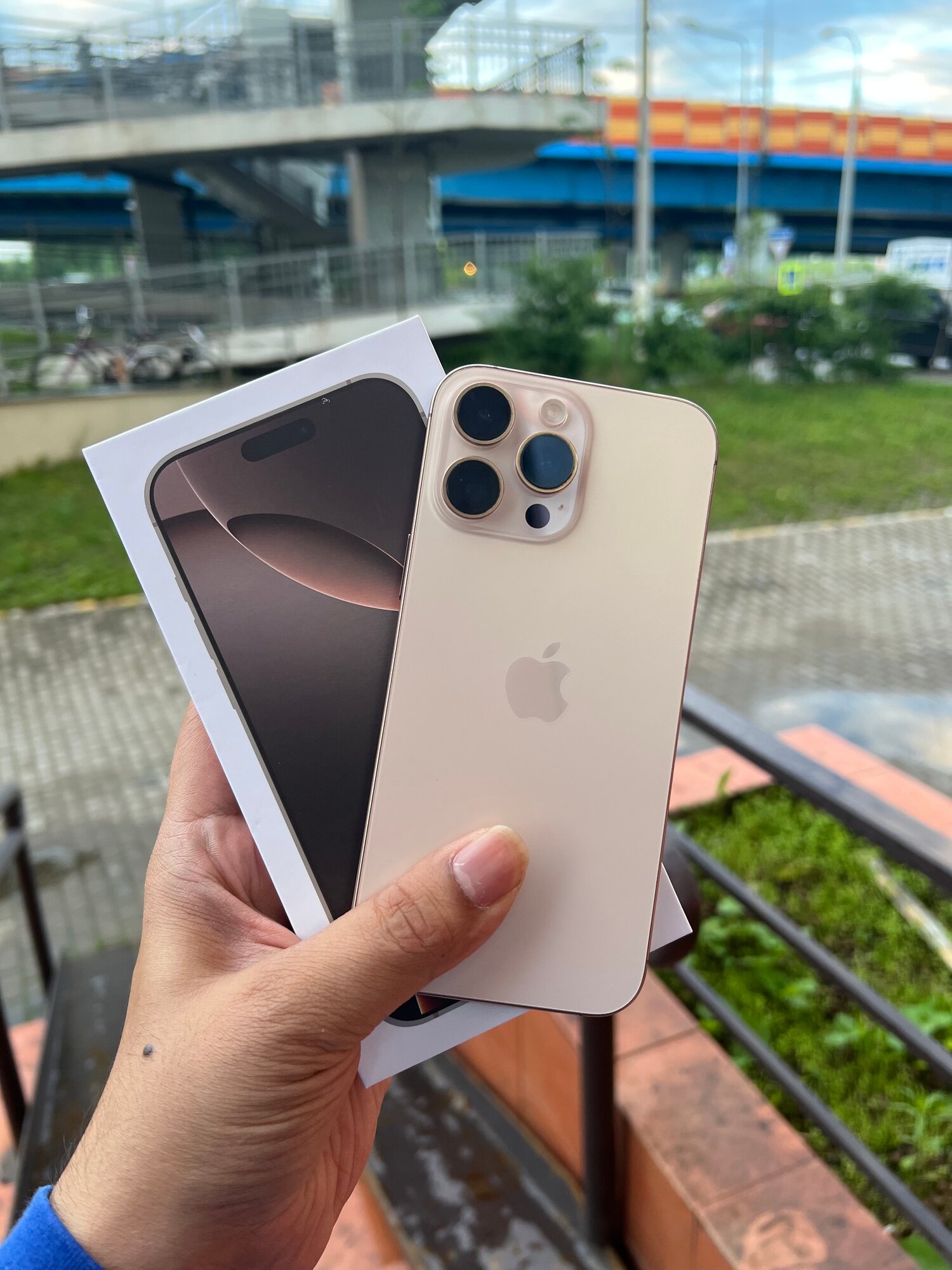 Смартфон Apple iPhone 16 Pro 128GB Gold Titanium eSim Soft Oled экран 100% Battery Face ID не работает