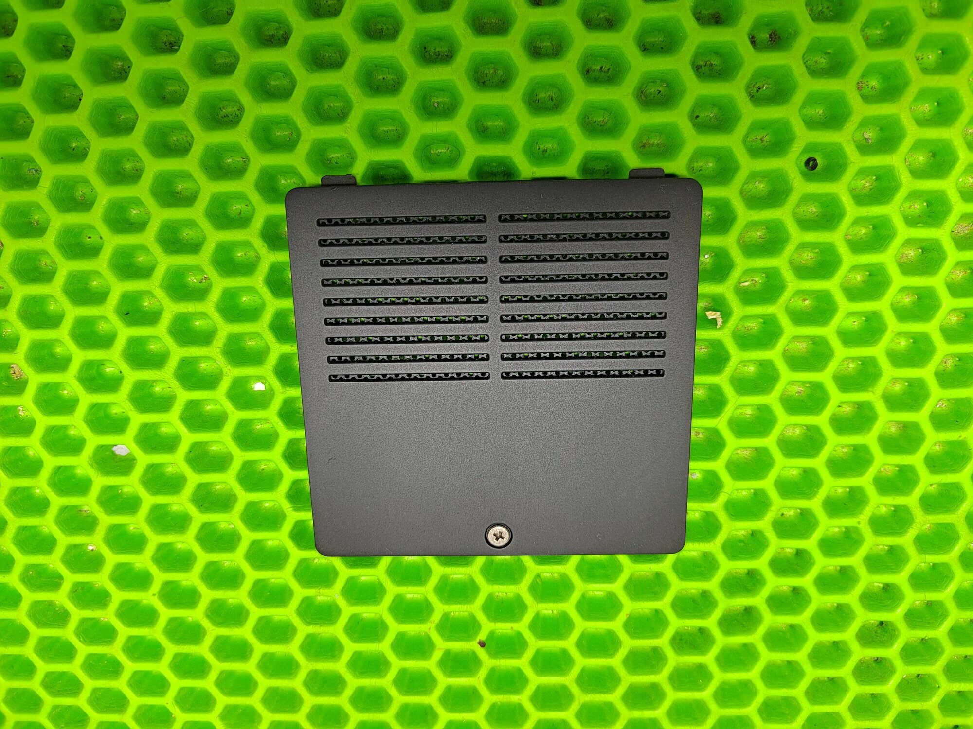 Крышка отсека ОЗУ для ноутбука Dell Inspiron 1720, PP22X