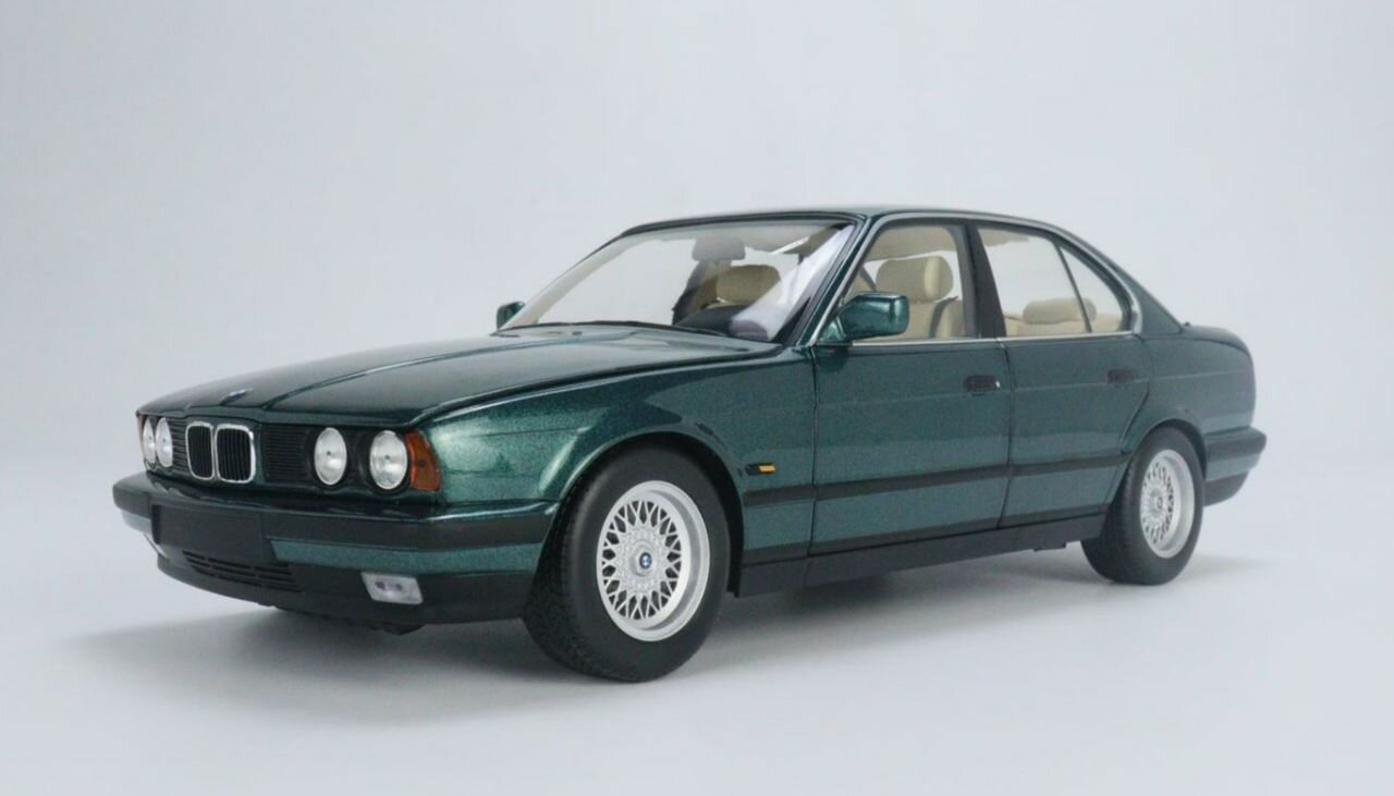 Коллекционная машинка MINICHAMPS 1:18 BMW 535i (E34) 1988 green