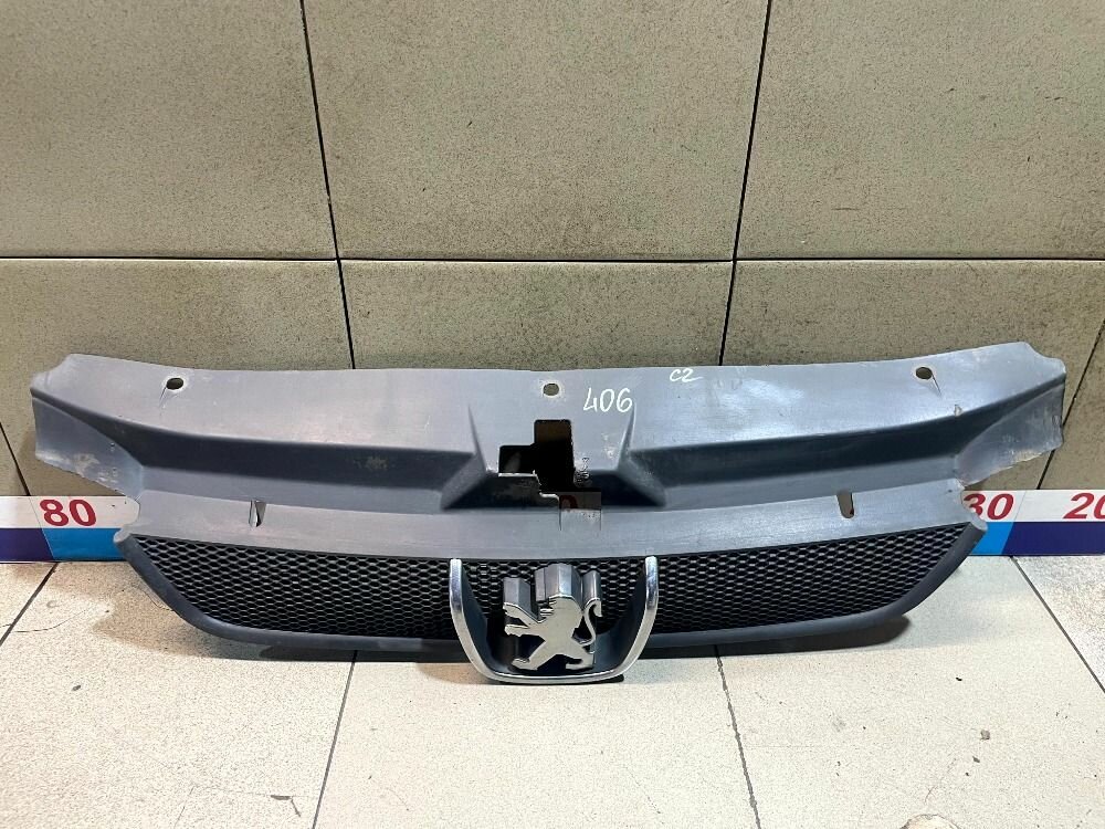 Решетка радиатора Peugeot 406