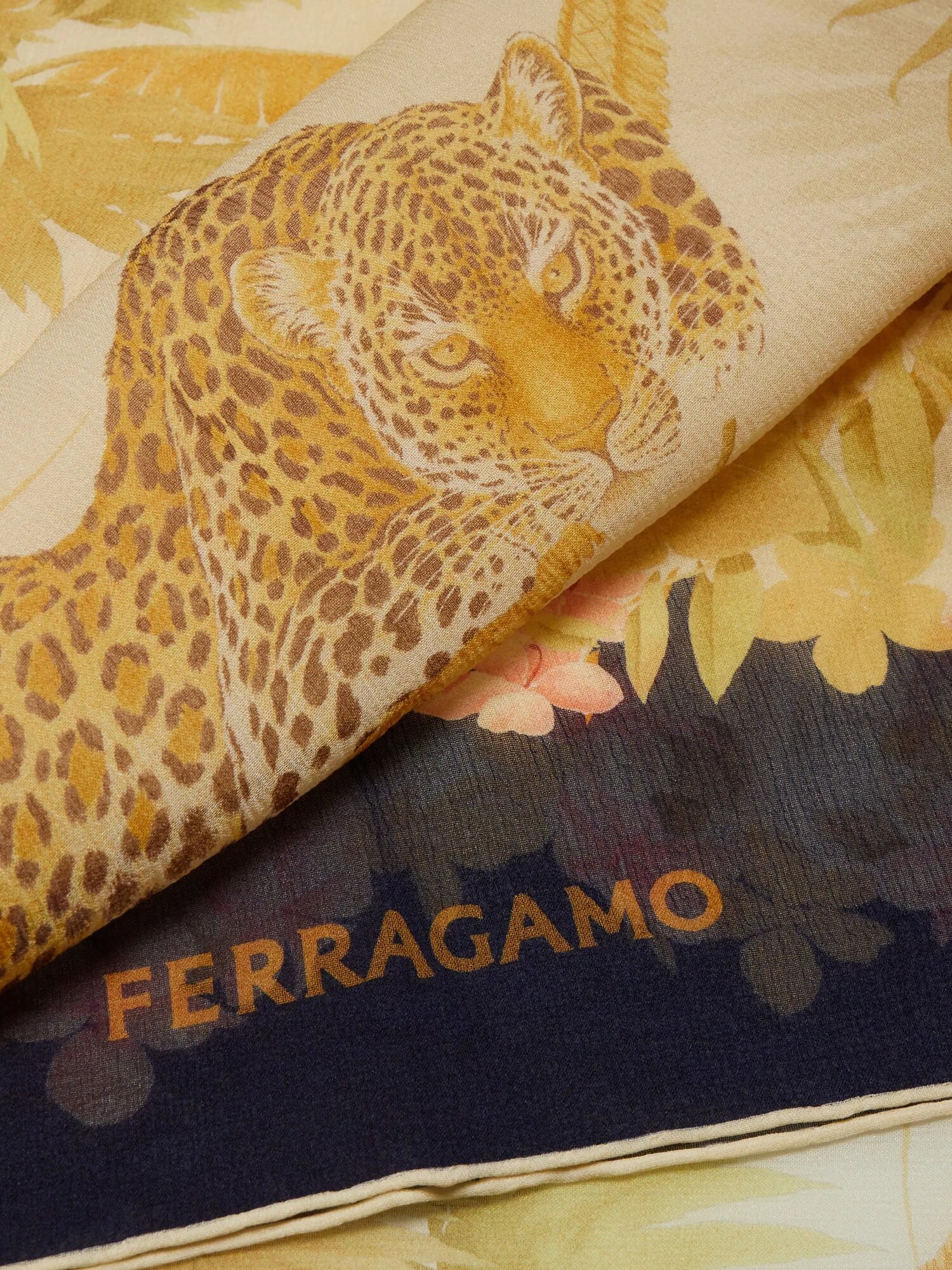 Шарф Ferragamo Jungle-print silk scarf для девочек, разноцветный — фото 1