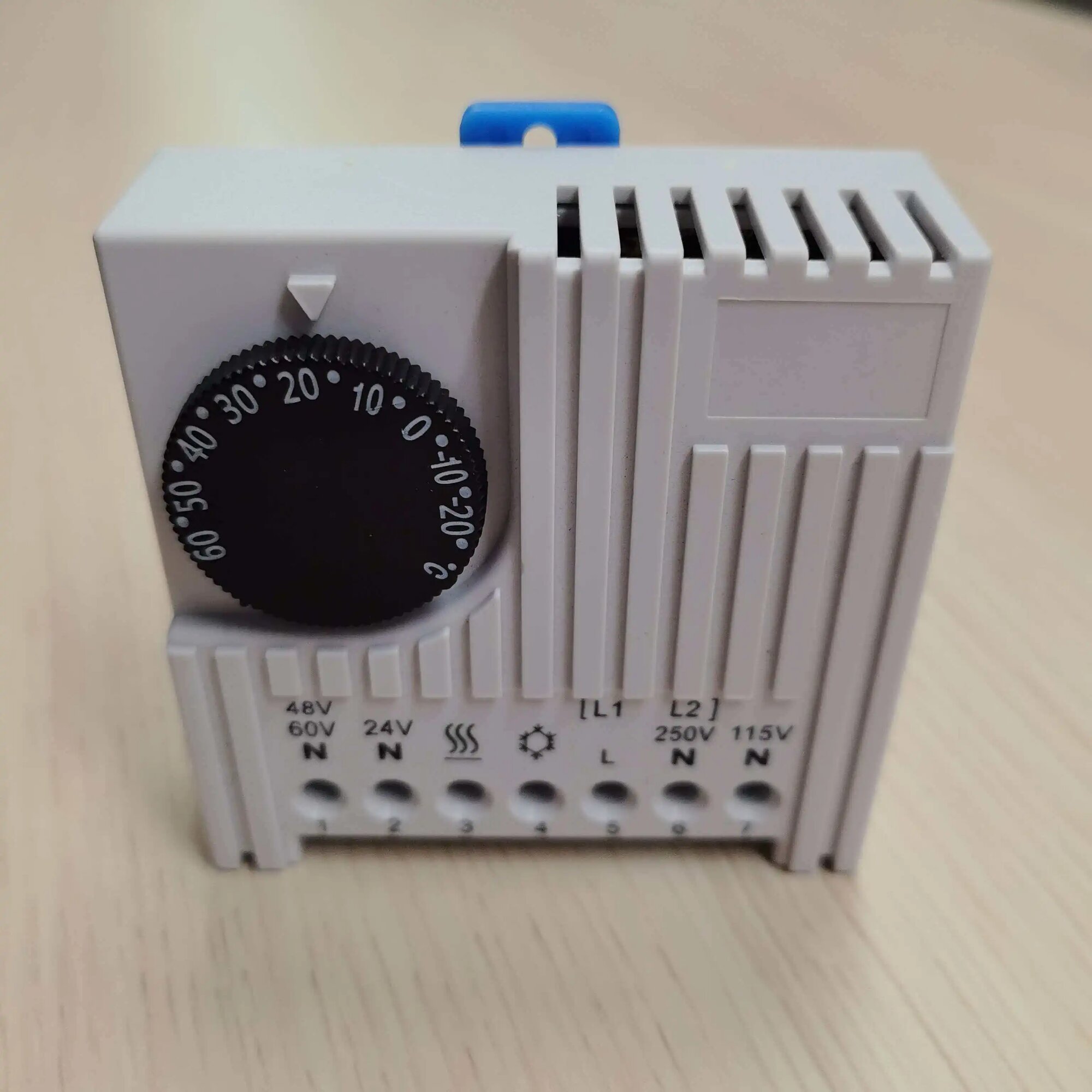 Термостат Tipo SK3110 AISSWELL для DIN-рейки