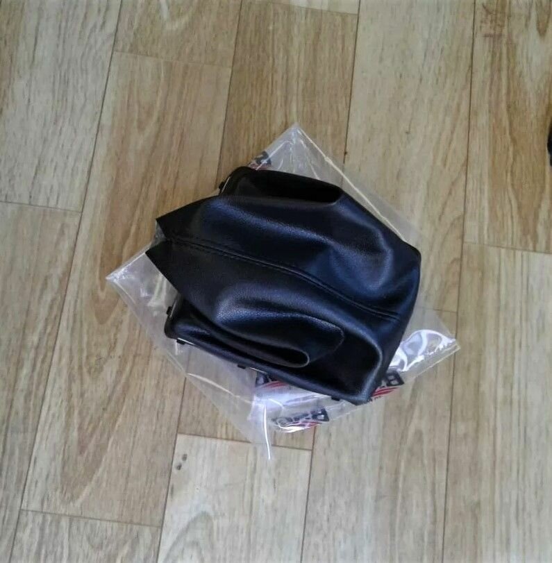 Чехол ручки МКПП на Форд Фокус 2 рестайлинг, для центральной консоли с штатным подлокотником (2008-2011 г. в.)