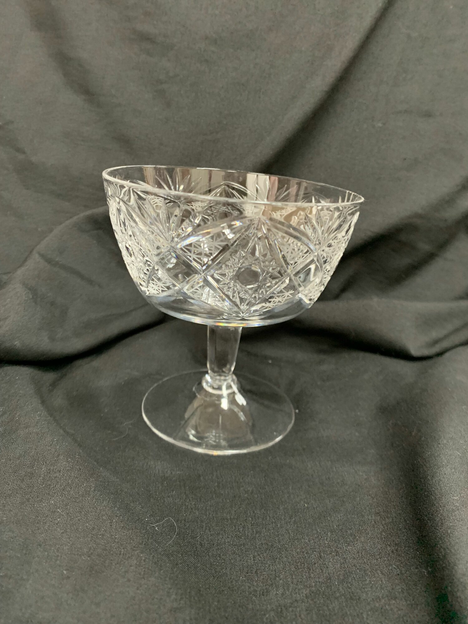 Хрустальная креманка на граненой ножке