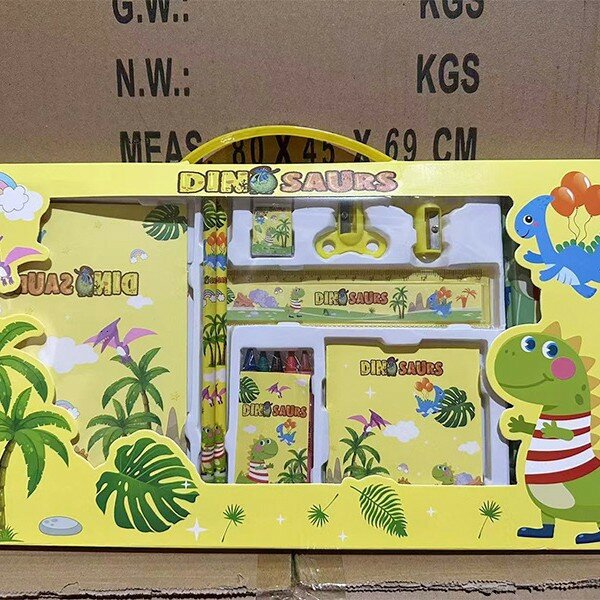 Подарки для учеников начальной школы, детские подарки, призы, школьные принадлежности, наборы канцелярских товаров к началу учебного года, подарочные коробки оптом.