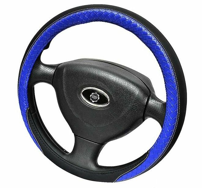Оплетка на руль для автомобиля Haval / Хавал Jolion , M6 , H3 , F7, Dargo , H9 и др, в черном цвете с синими вставками, Экокожа