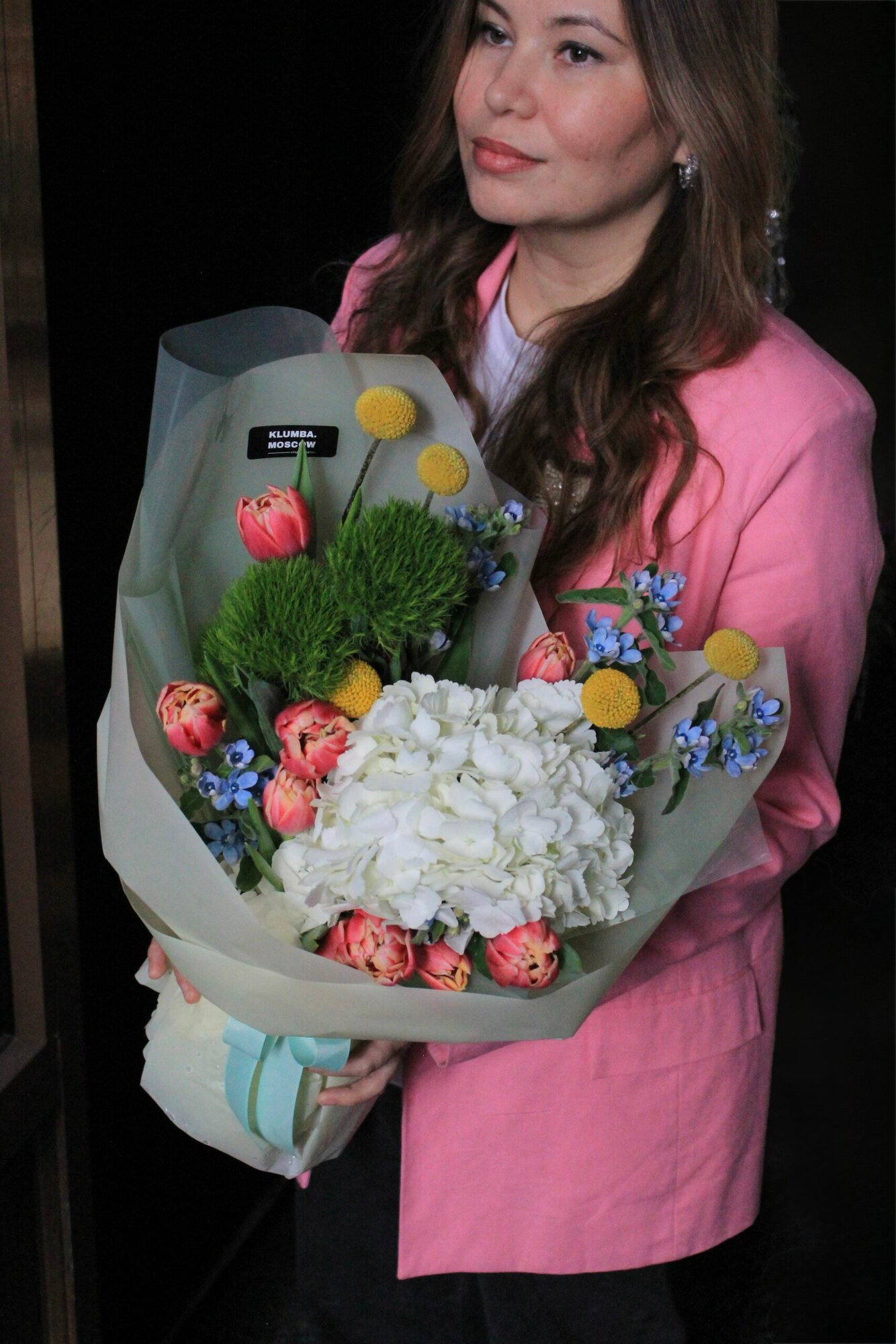 Букет "Весенняя капля" клумба. москва , аквабокс, разноцветный, размер M