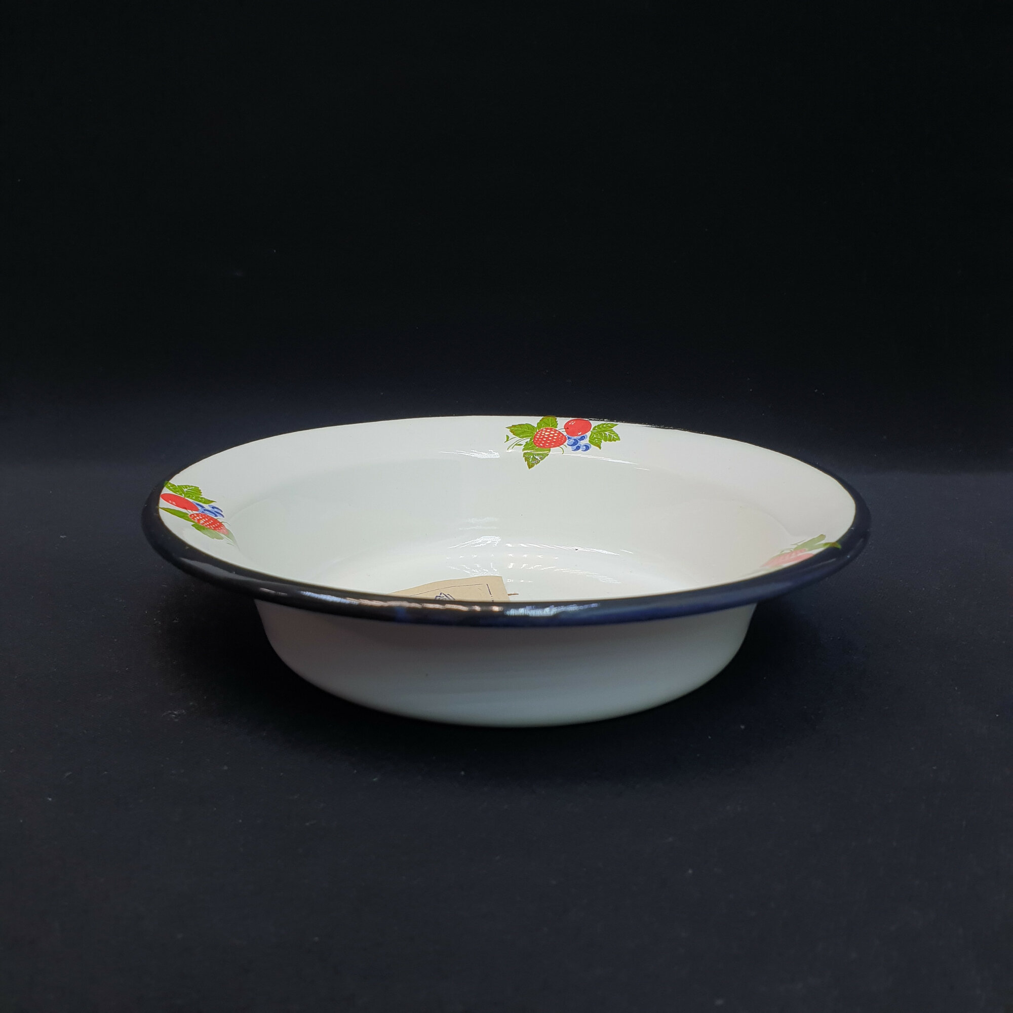 Винтажная эмалированная тарелка с хранения, СССР.