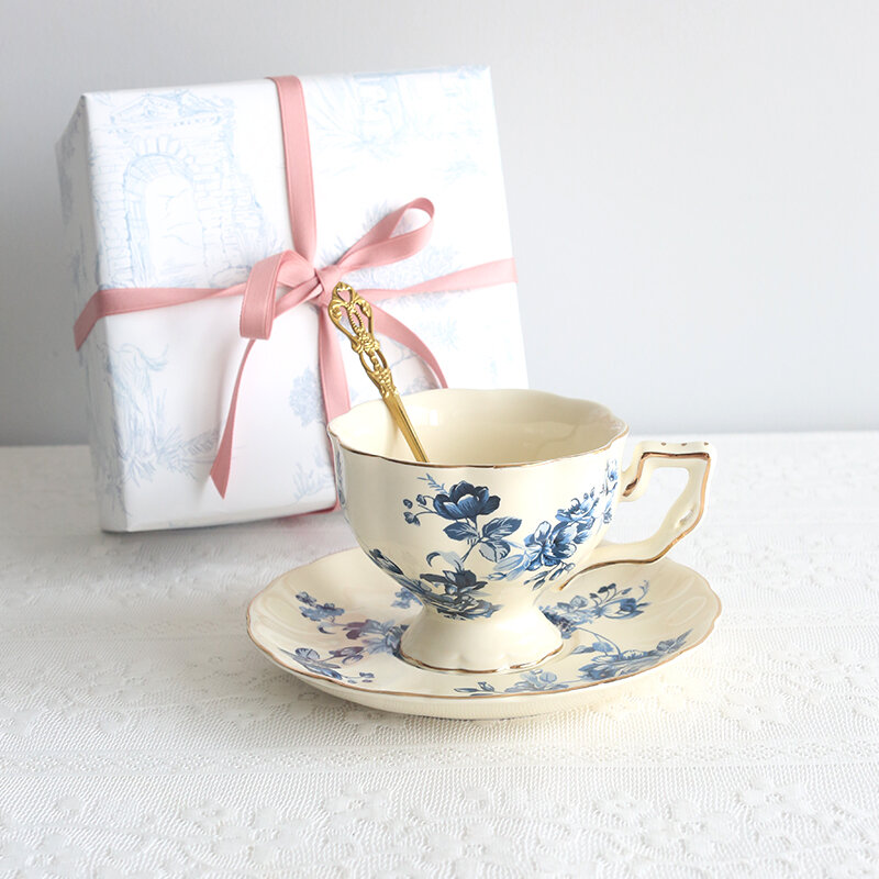 Французская винтажная керамическая чашка с блюдцем в европейском дворцовом стиле, расписанная золотом, для кофе и английского послеобеденного чая.