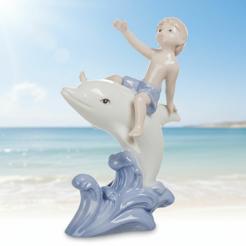 Фигурка Мальчик и дельфин