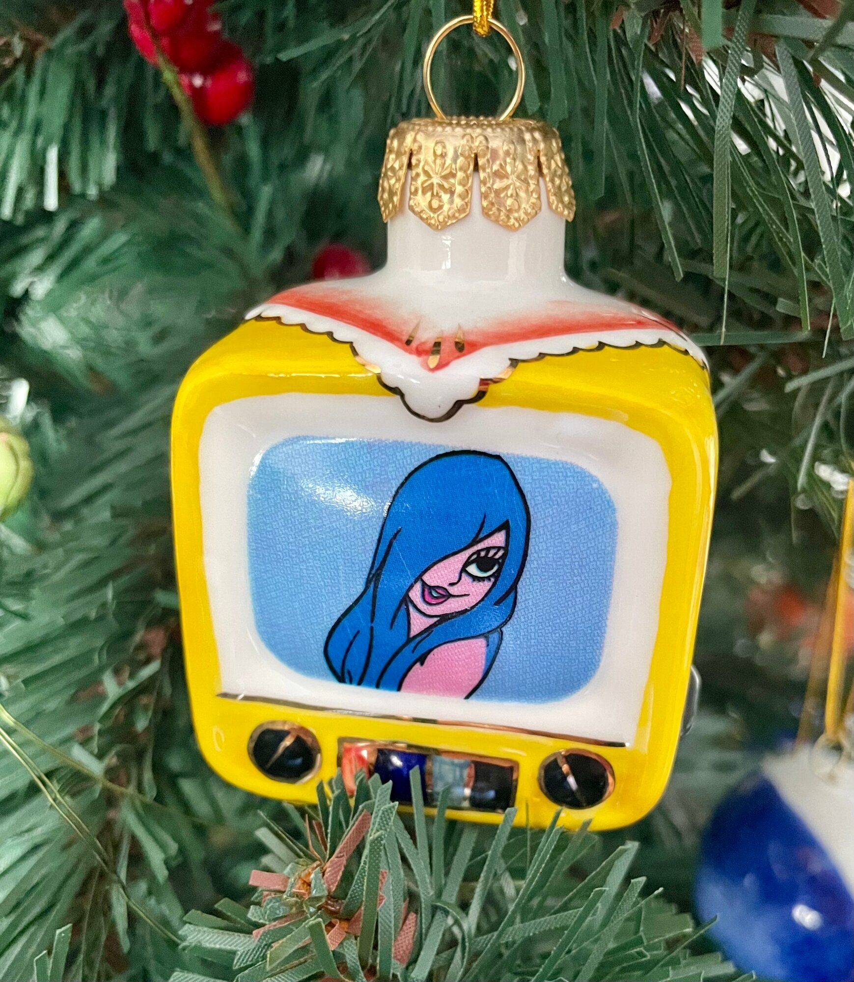 Телевизор "А мы тут плюшками балуемся" ёлочная игрушка от Лефортовского фарфора, в индивидуальной упаковке