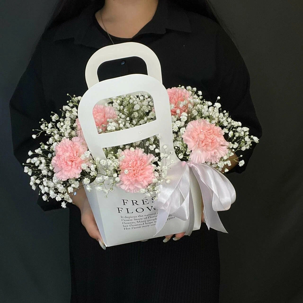 Сумочка с розовыми диантусами и белой гипсофилой / Размер S