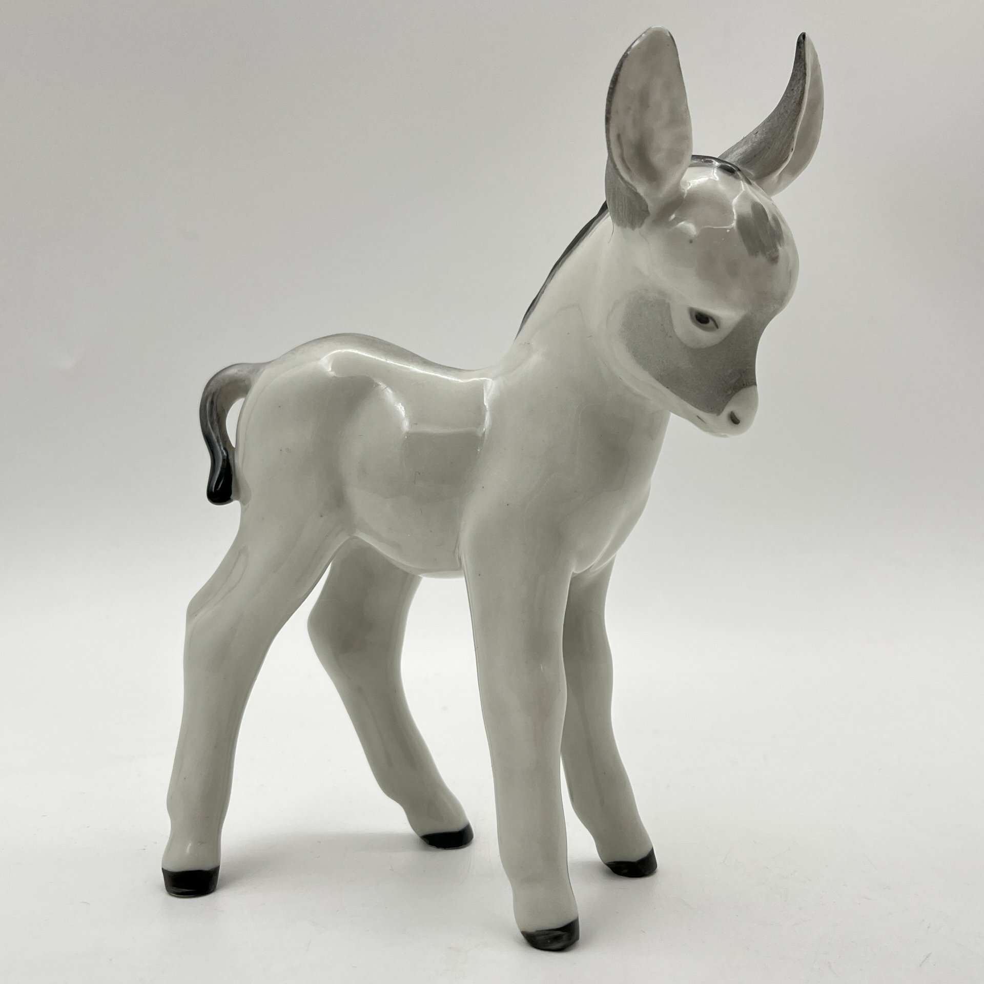 Статуэтка "Ослик", скульптор Воробьев Б. Я, художник Жбанов В. М, фарфор, роспись