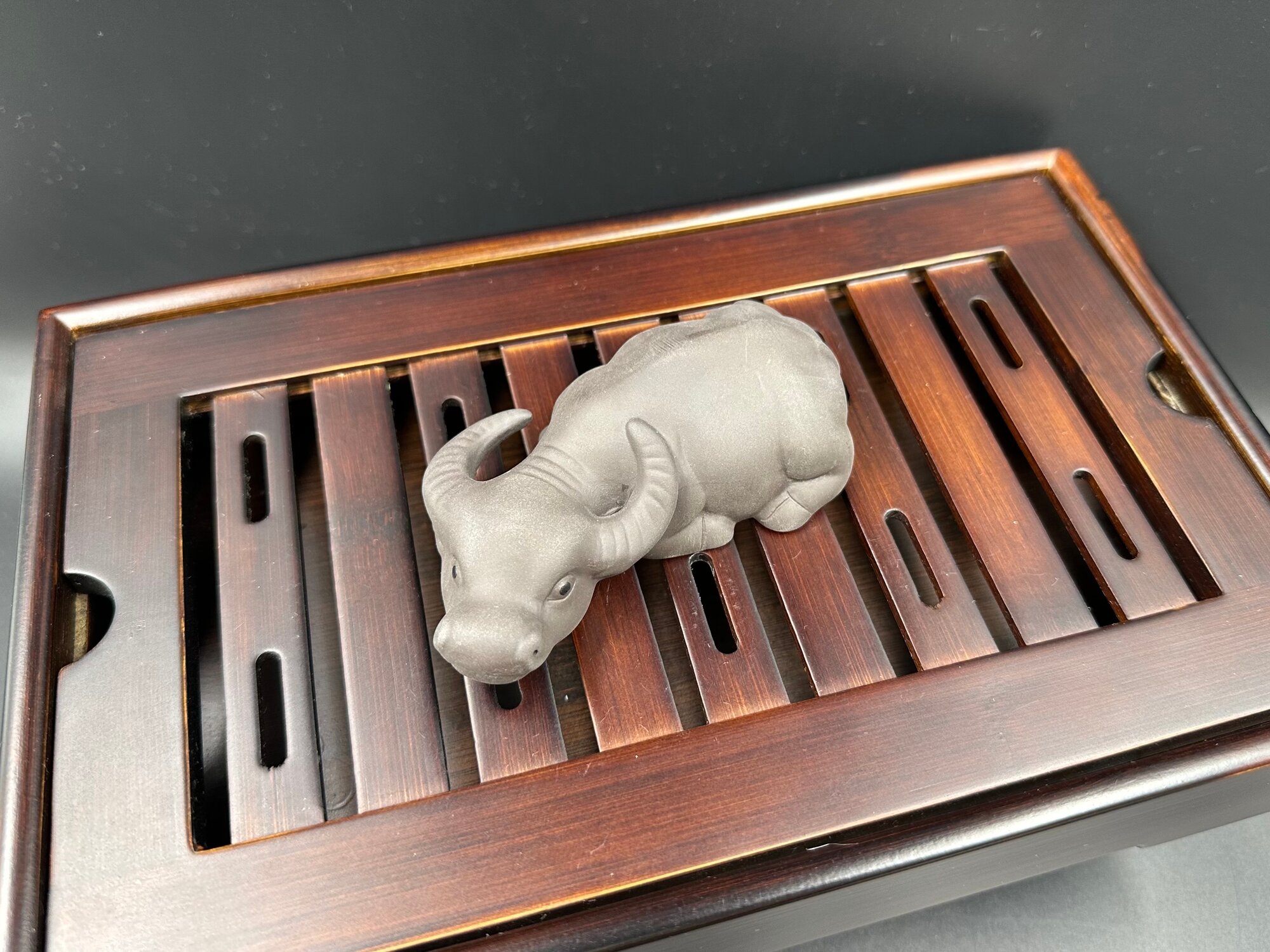 Чайная фигурка глиняная, "Буйвол", цвет чёрный. Размеры 11,5*6*3см.