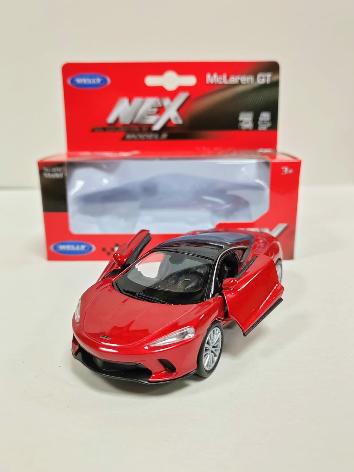 Машинка Велли (Welly) модель McLaren GT откр. двери красный.
