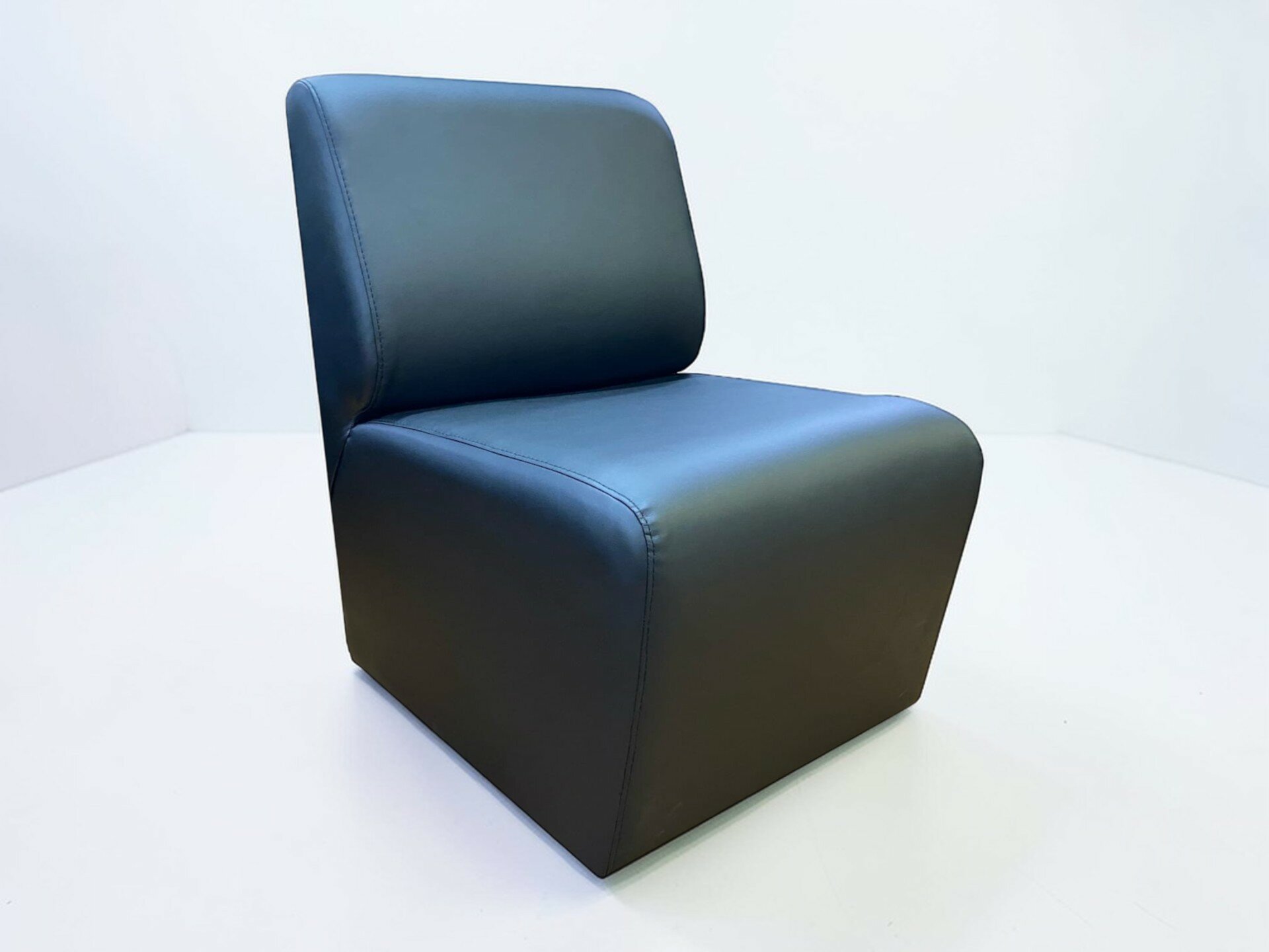 (ito-kbp) Кресельная секция Итон без подлокотников, искусственная кожа, цвет черный Ecotex 3001