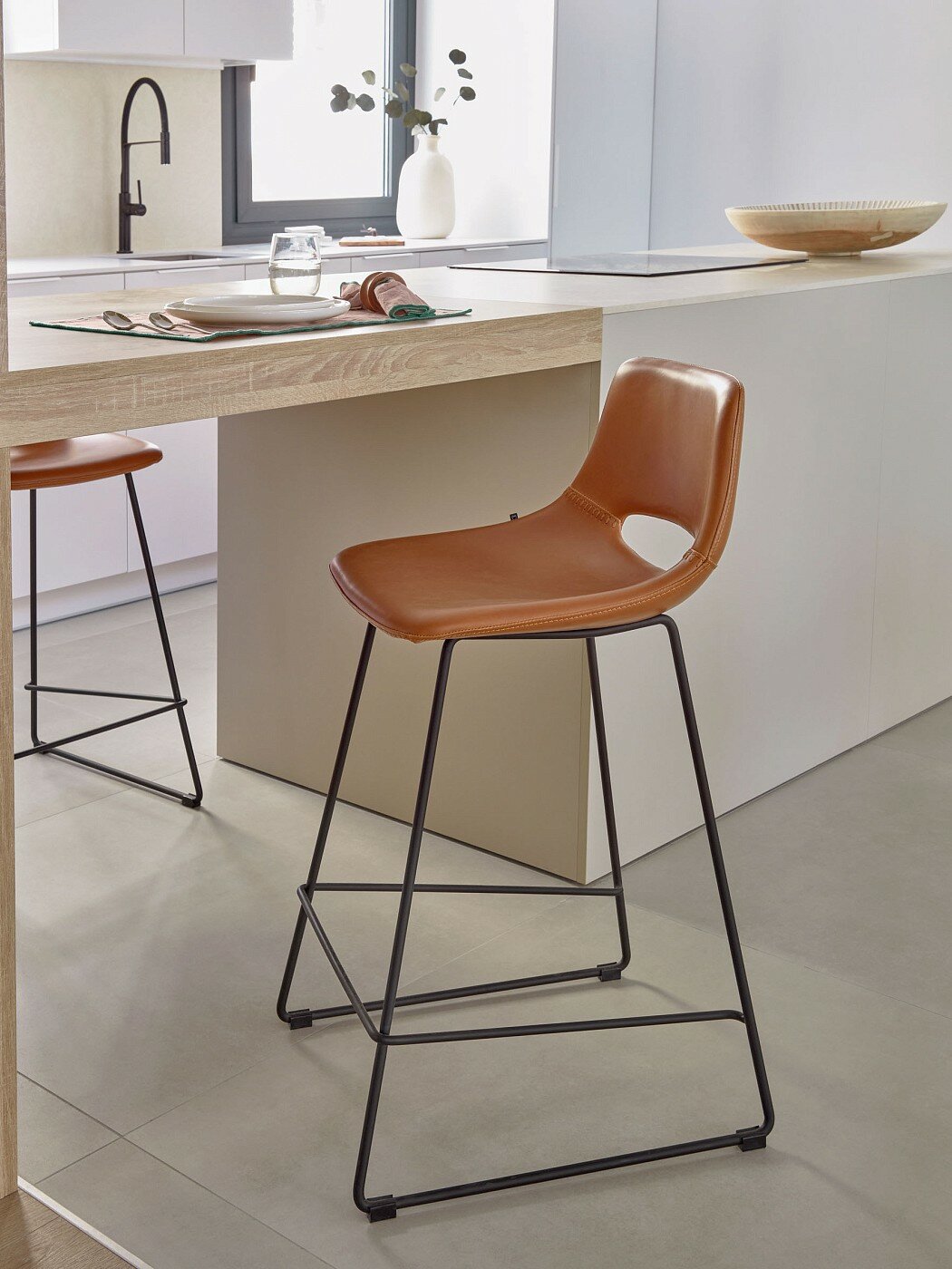 Полубарный стул La Forma Ziggy, искусственная кожа, металл, коричневый