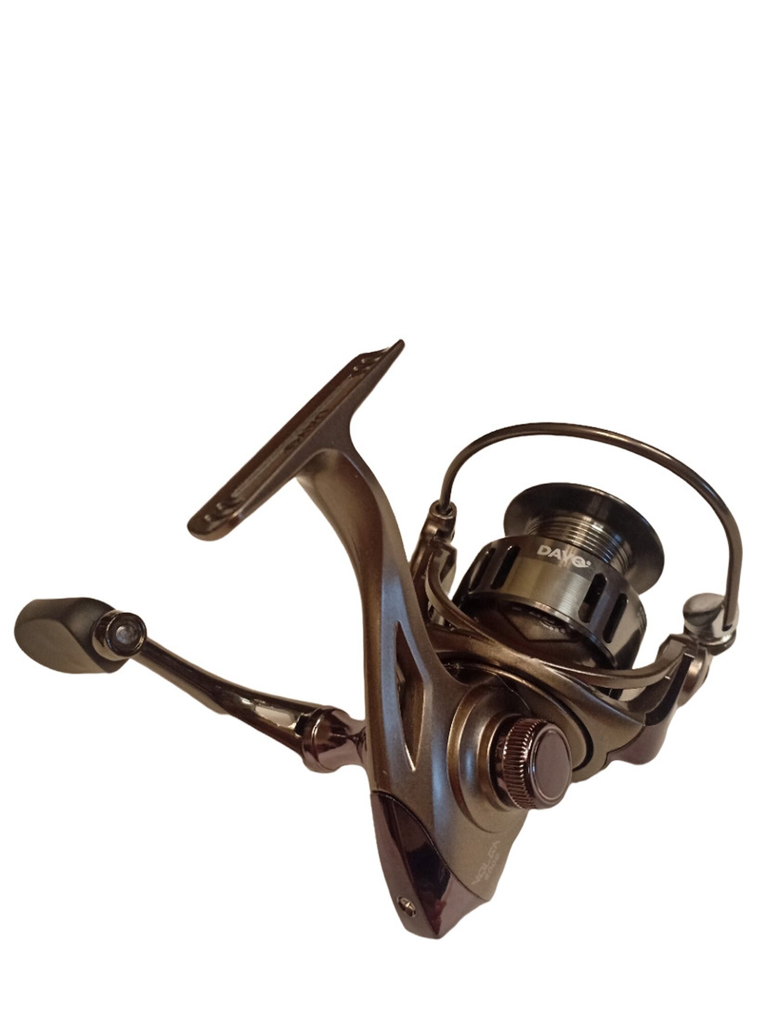 Катушка безынерционная Dayo VOLGA, 2000, с передним фрикционным тормозом, лесоёмкость 0.21-300м