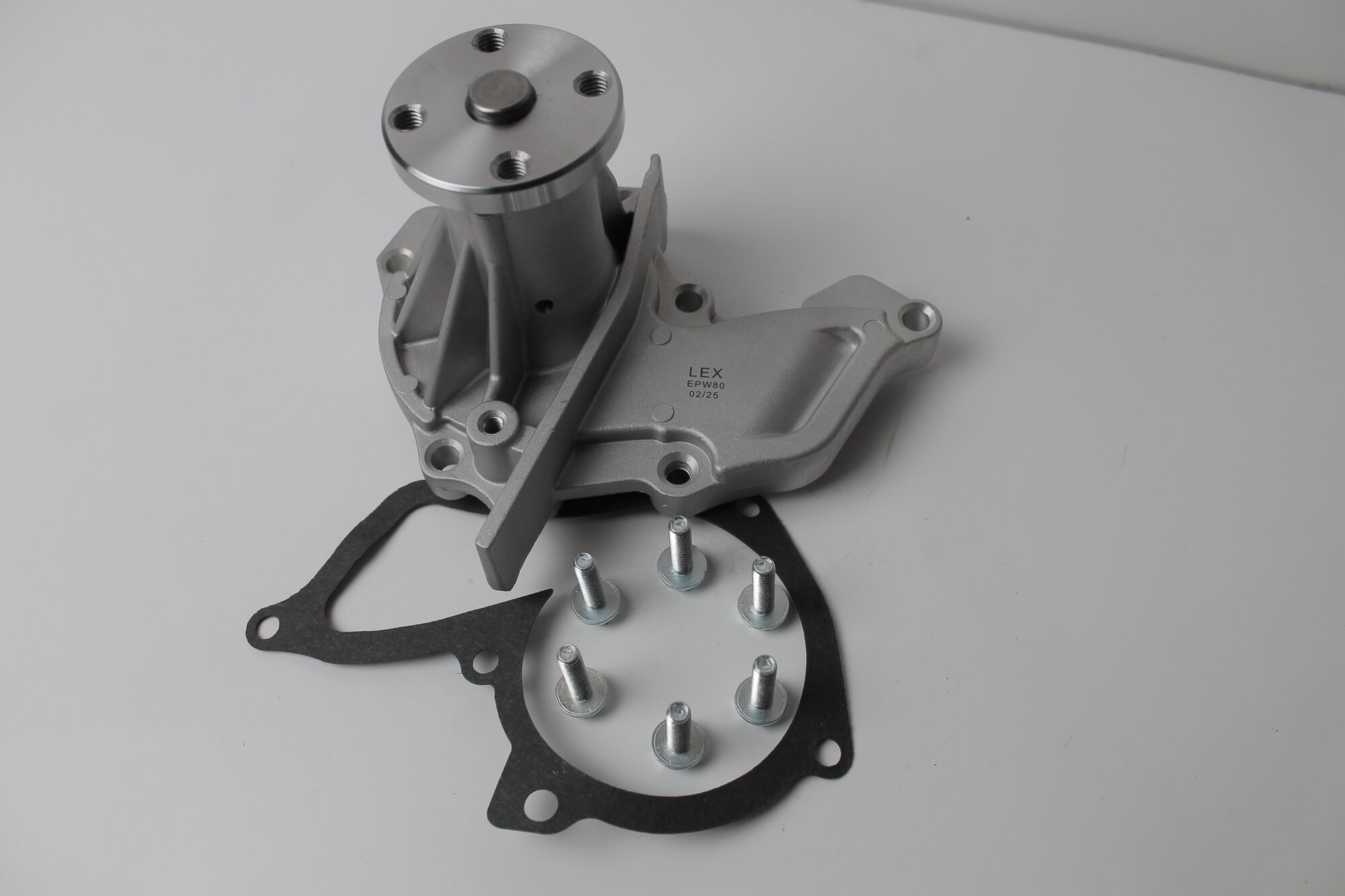 Насос водяной помпа двигателя FORD Focus 1/2, Fusion, Fiesta MK4/MK5 MAZDA 3 BK VOLVO S40 2, 1.4-1.6