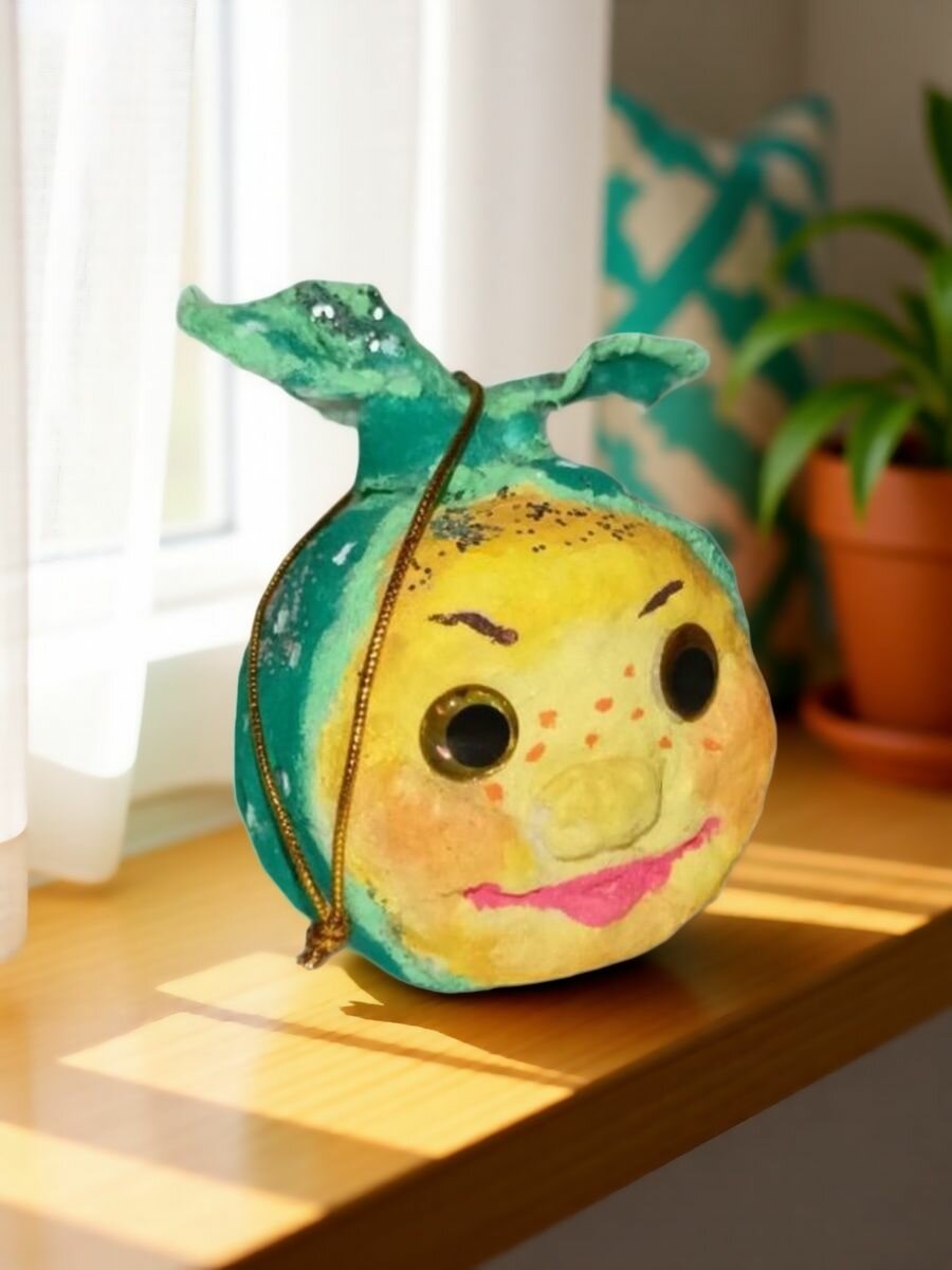 Ватная елочная игрушка. Персонаж сказки "Колобок"