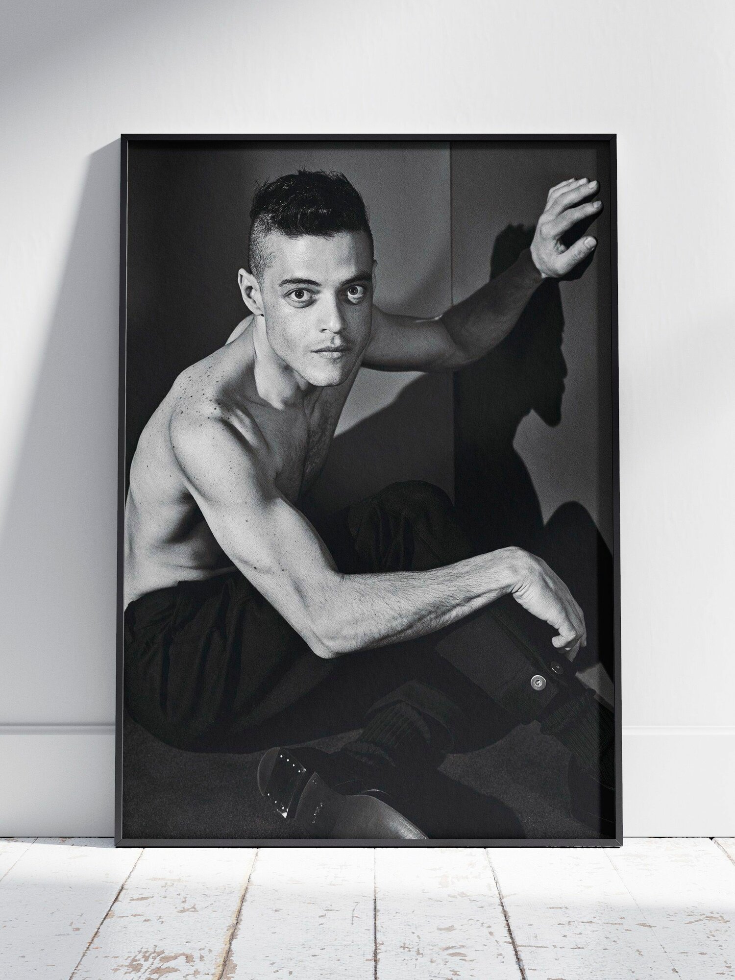 Плакат на стену для интерьера Рами Малек (Rami Malek 33) - Постер по актеру фильма, кино, сериала формата A4 (21x30 см)