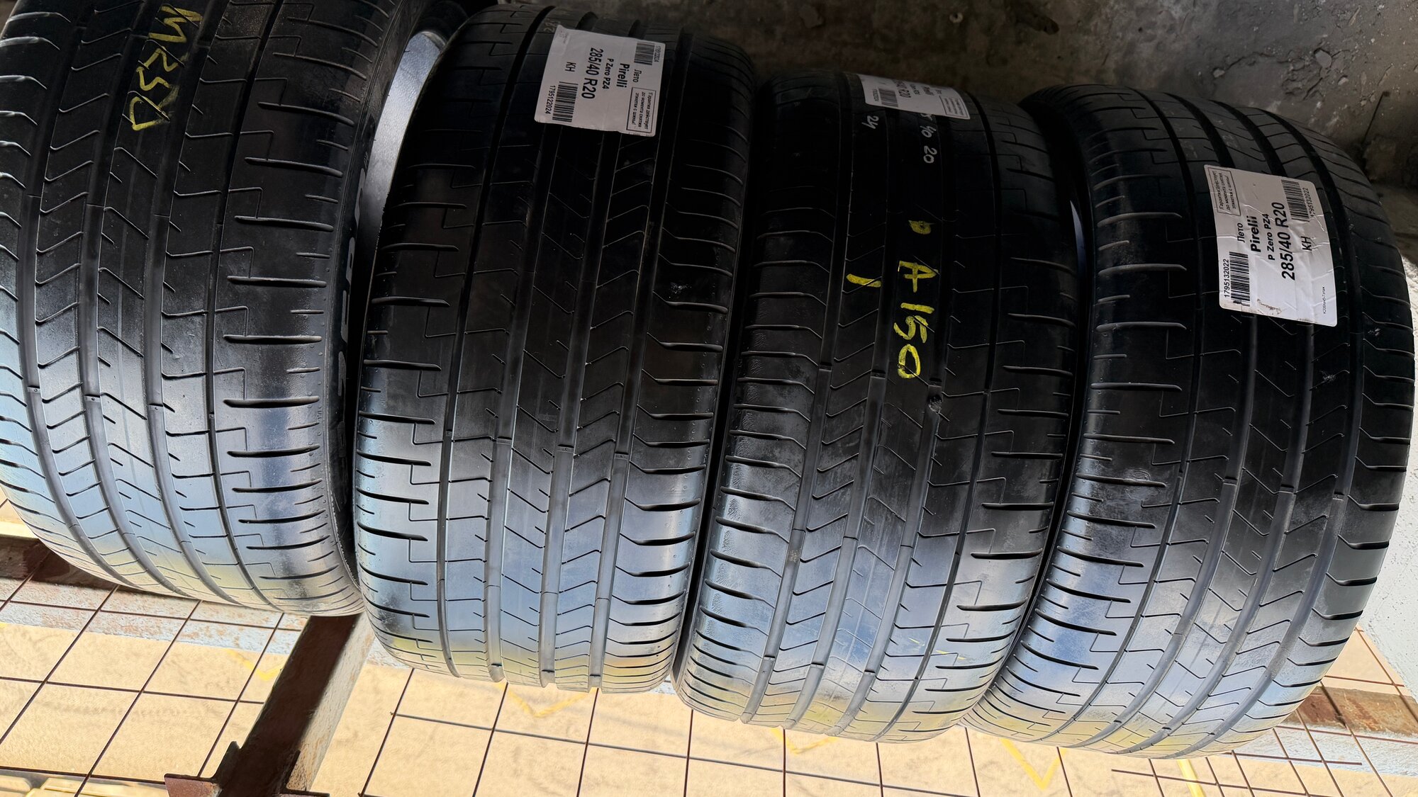 Pirelli P Zero PZ4 285/40 R20 108Y — фото 1