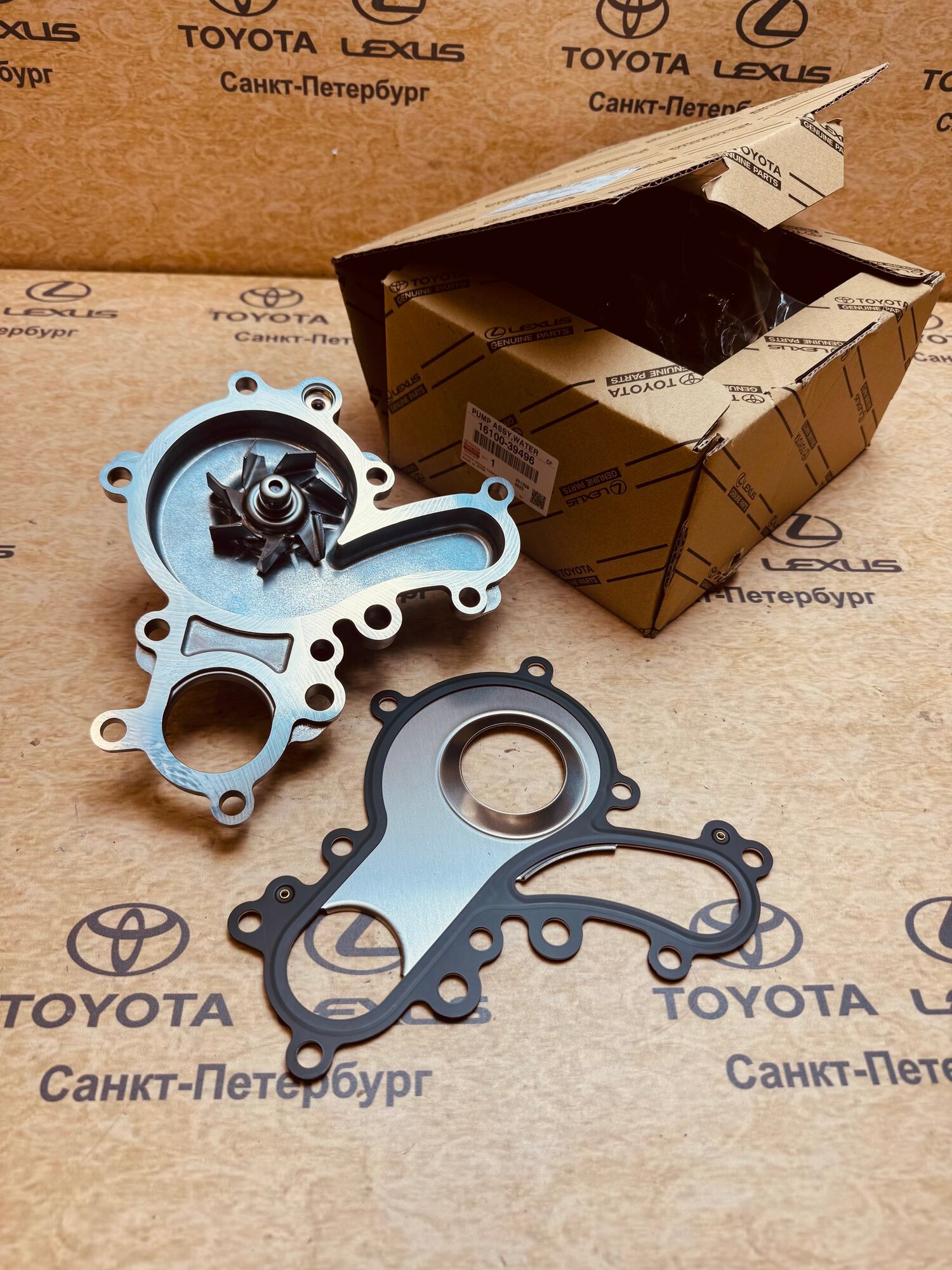 Водяной насос помпа Toyota LC200 Lexus LX 5.7