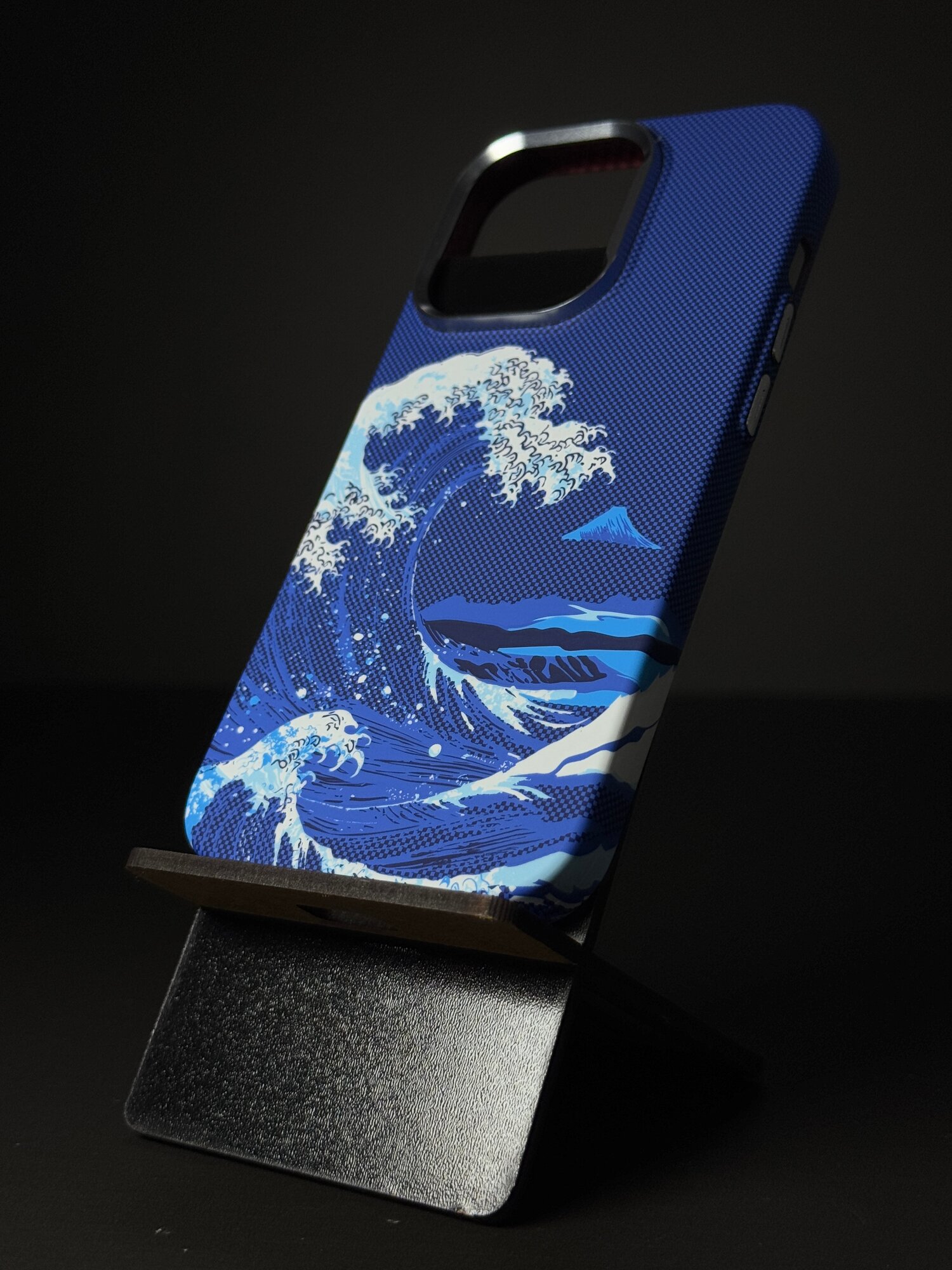 Чехол Айфон 14 Про / чехол iPhone 14 Pro с MagSafe LUXO Life+, синяя волна, карбоновый