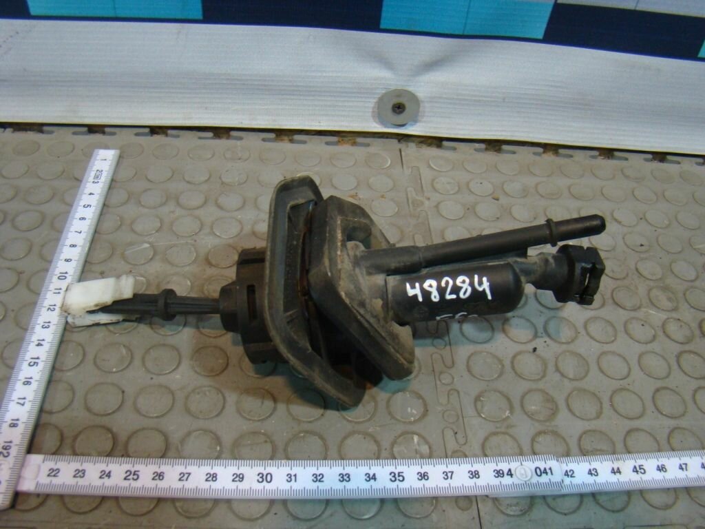 Цилиндр сцепления главный Ford Focus II 2005-2008 1863548 (с пробегом)