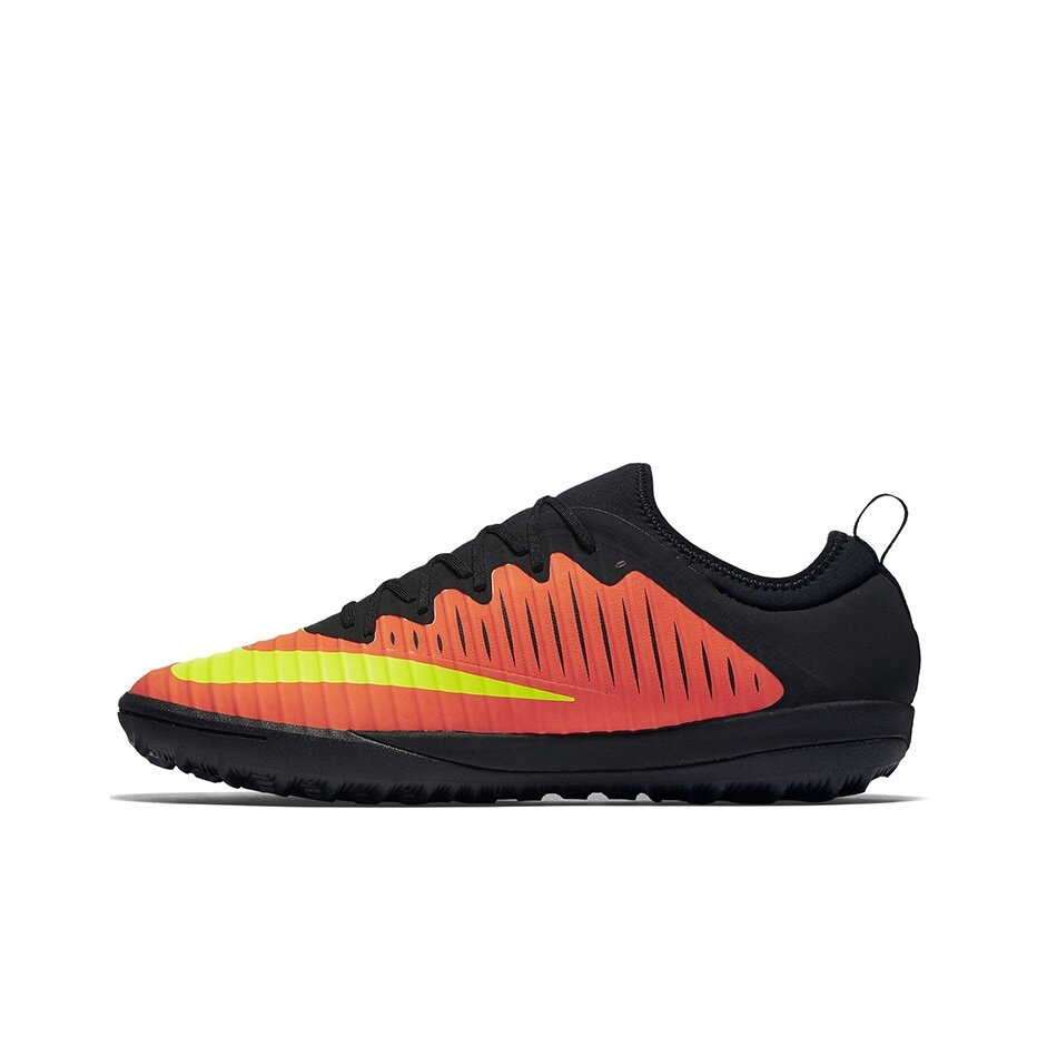 Бутсы NIKE