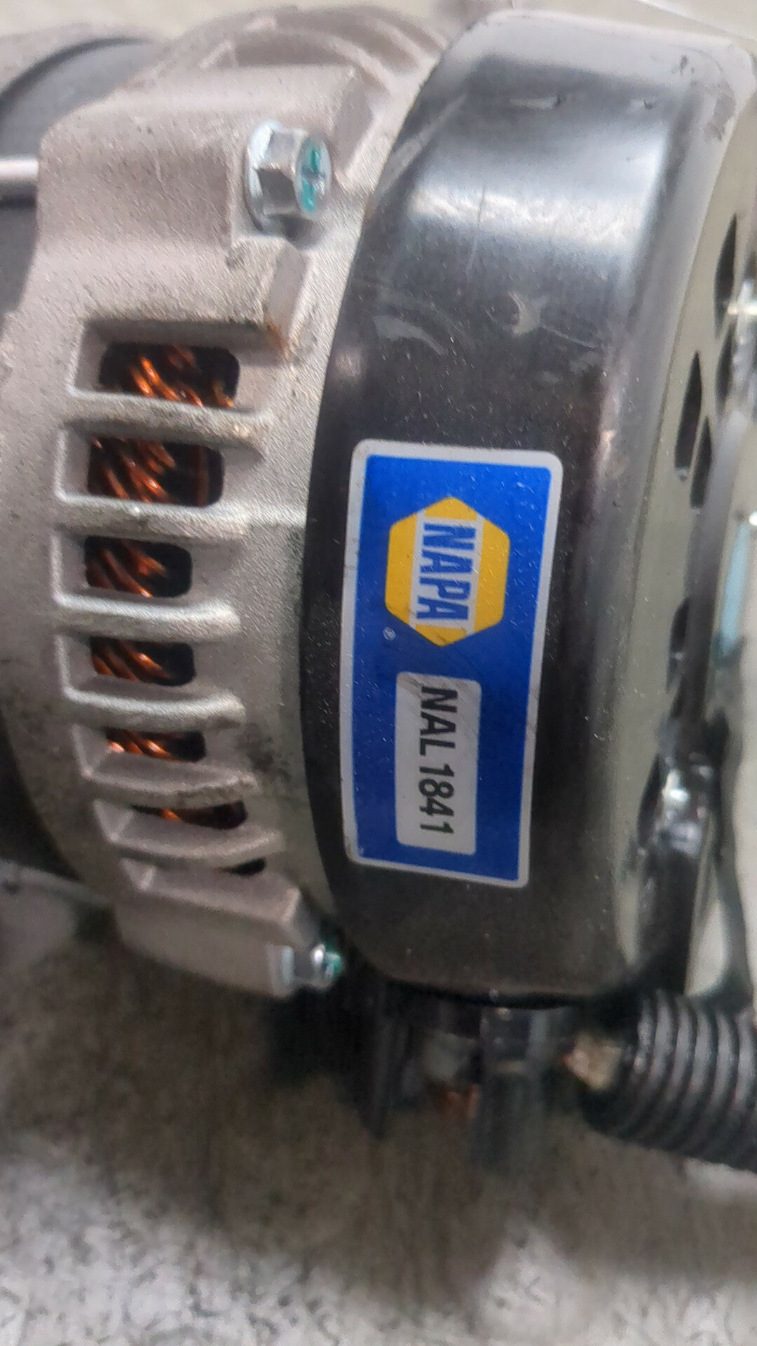 Генератор Volvo C30 Б/У — фото 1