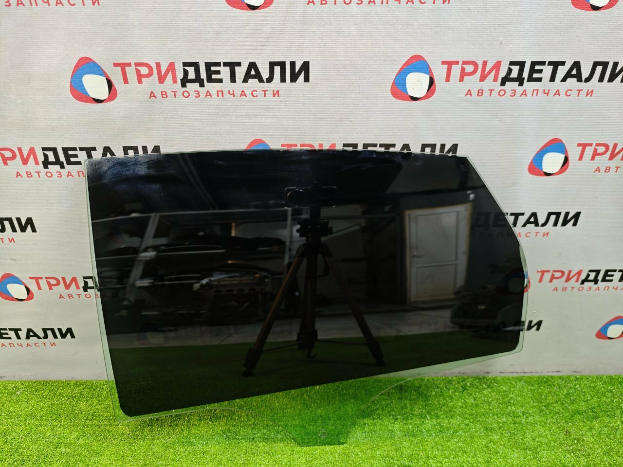 Стекло двери Ford Focus 1.6 IQDB 2013 задн. лев. (б/у)