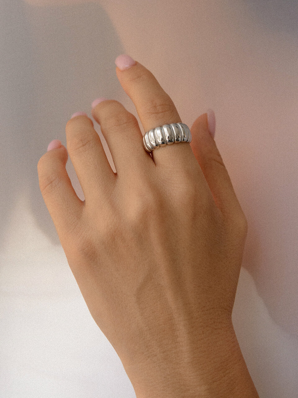 Кольцо широкое theSi, серебро, 925 проба, родирование, размер 18, серебристый — фото 1