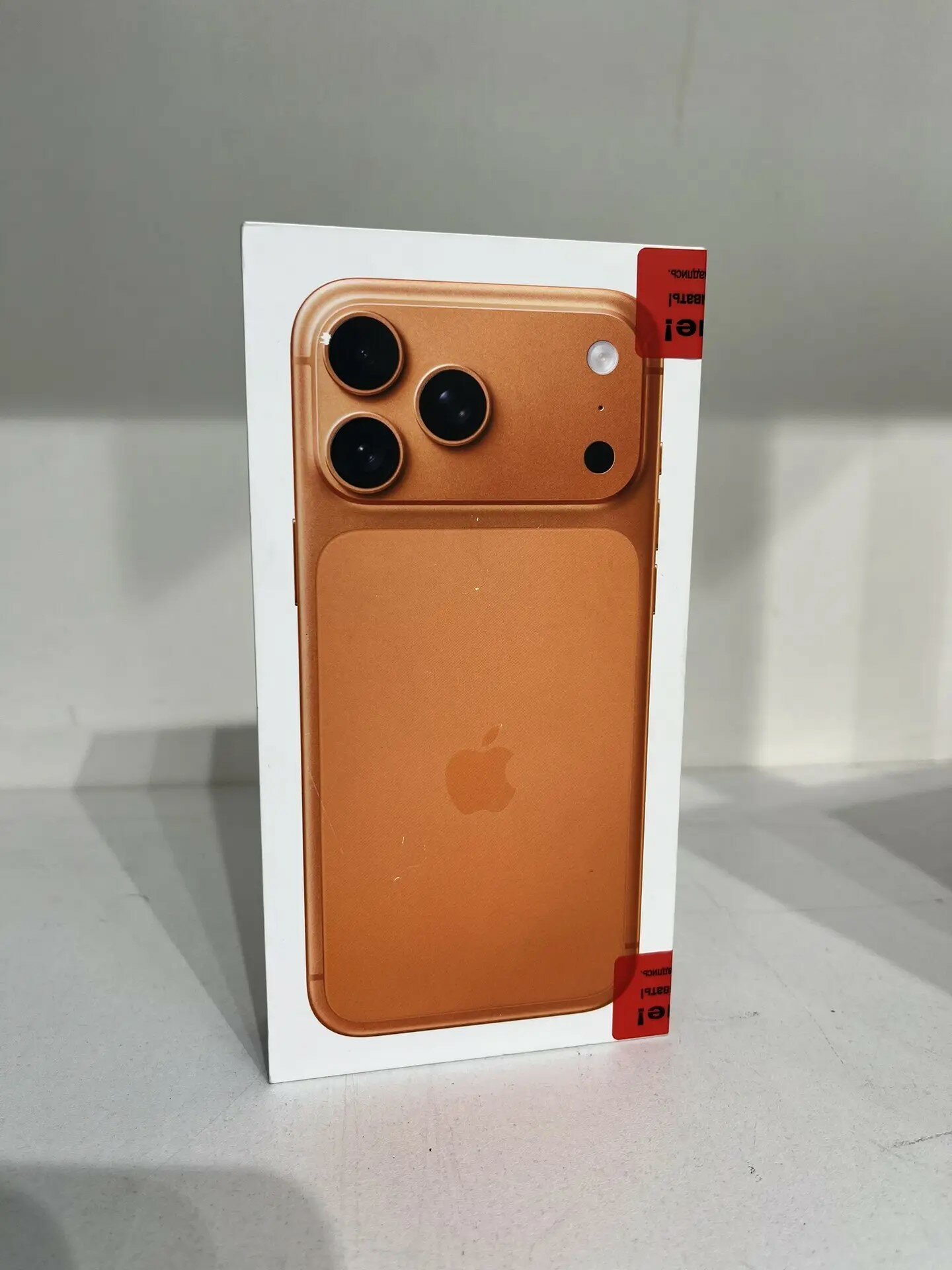 6.9" Смартфон Apple iPhone 17 Pro Max 512 ГБ оранжевый — фото 1