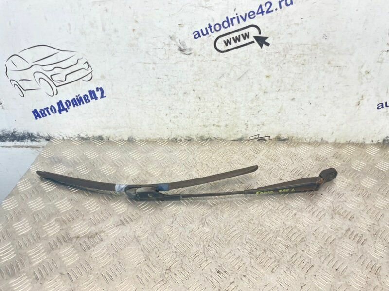 Держатель щетки стеклоочистителя Skoda Fabia 2013 5J1955409C 5J2 CGPA, левый (с пробегом)