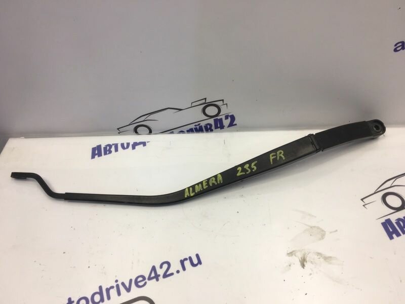 Держатель щетки стеклоочистителя Nissan Almera 2013 28886EW700 G15 K4M, правый (с пробегом)