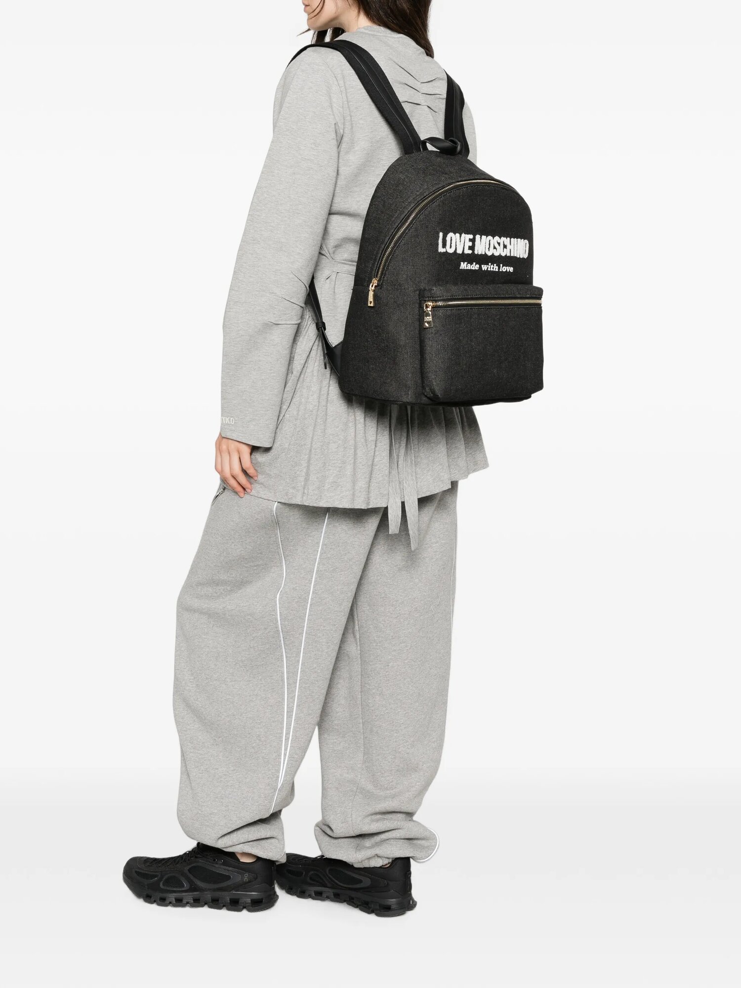 Сумка LOVE MOSCHINO Logo-patch denim backpack — фото 1