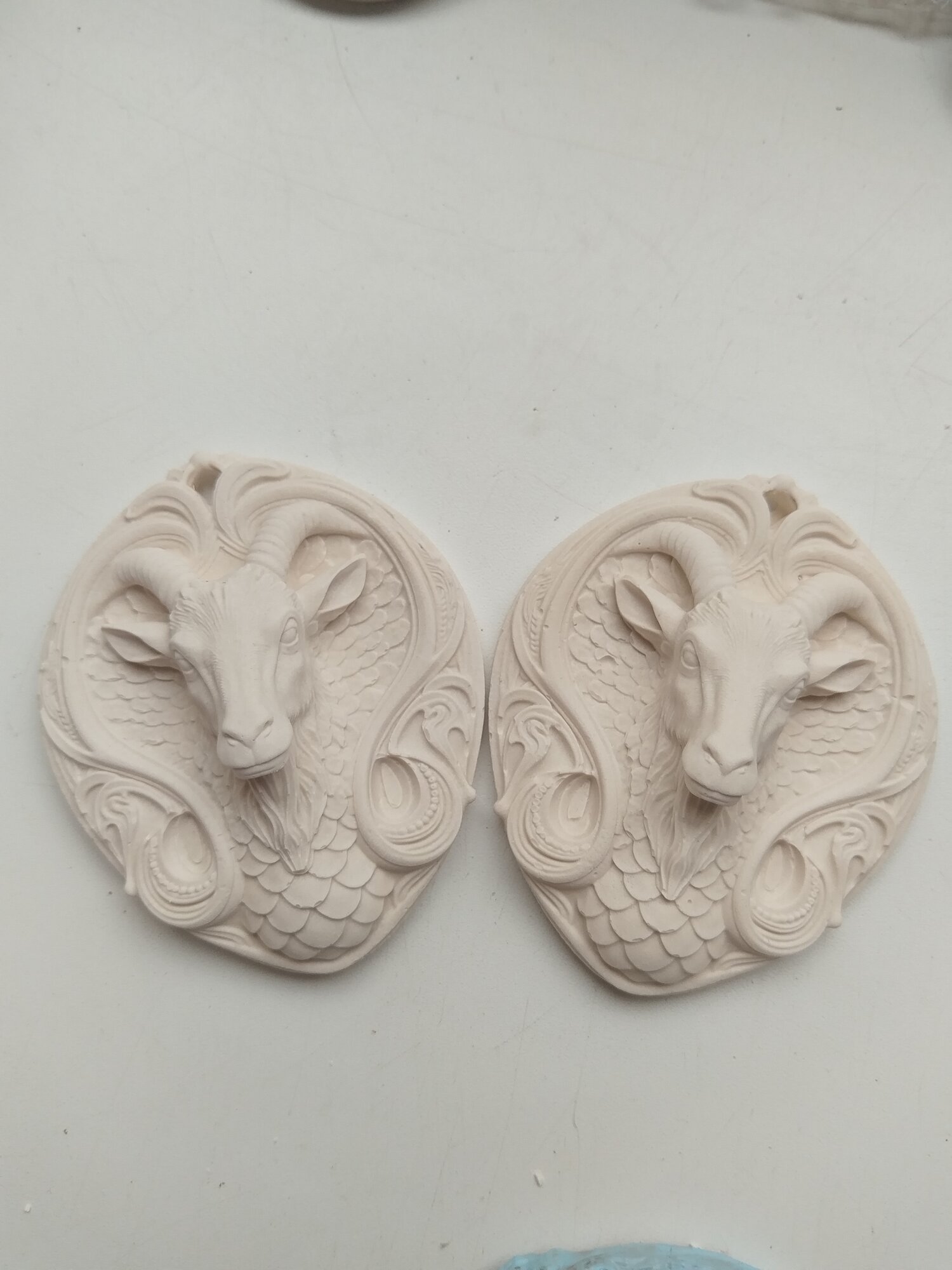 Фигурка козы из гипса, подвесная, можно раскрашивать, для декора