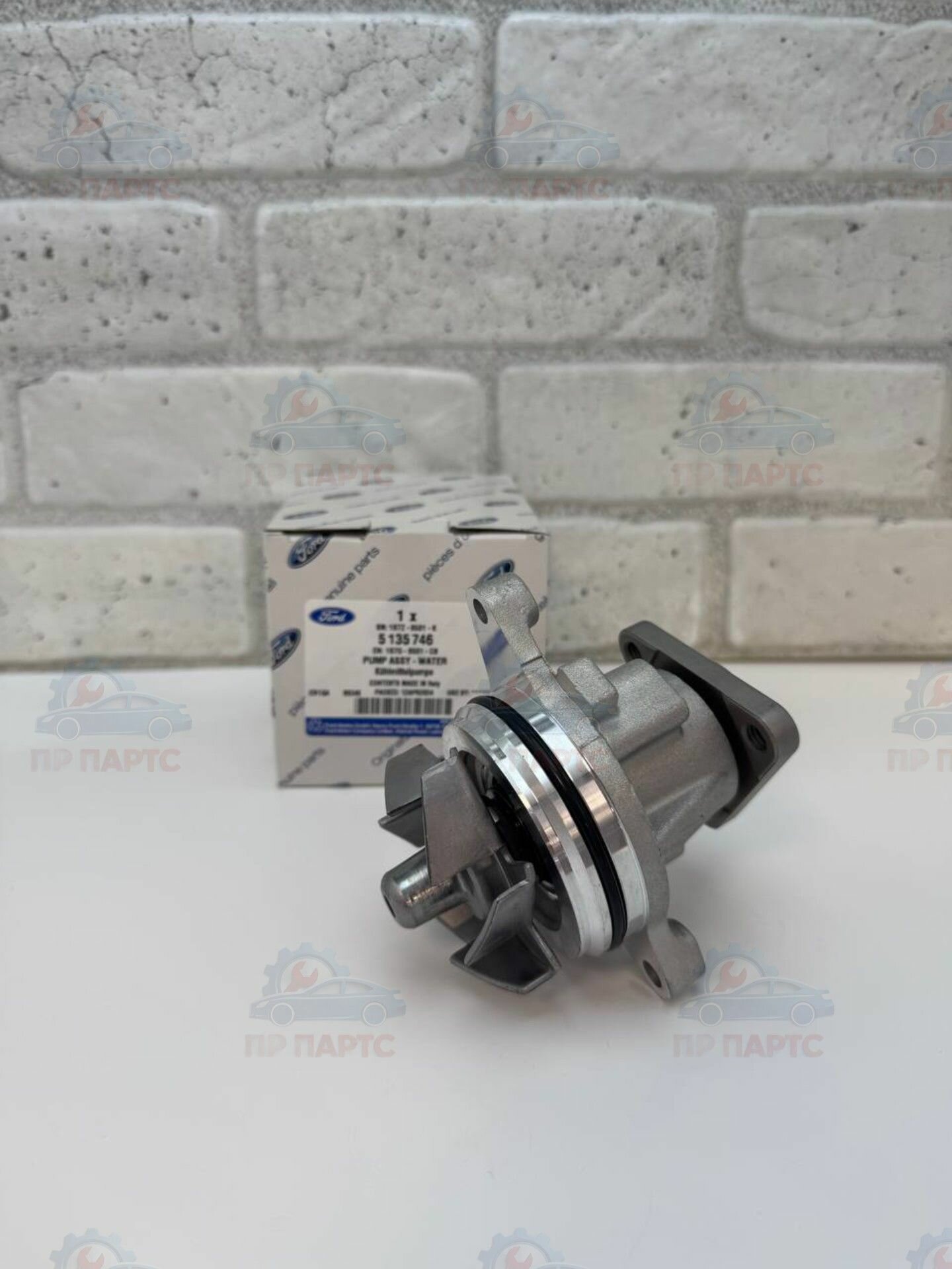 5135746 Оригинальный водяной насос Ford