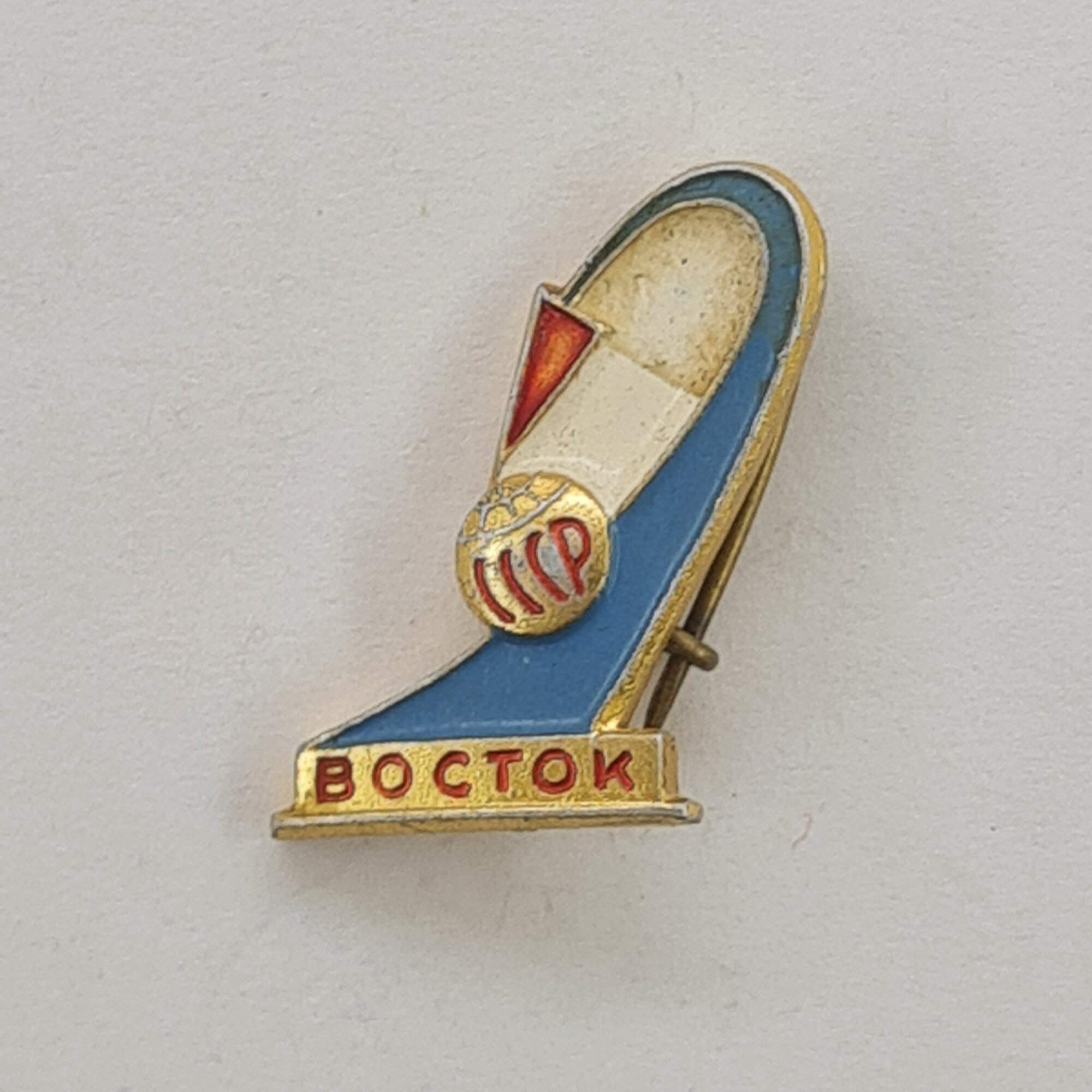 Значок СССР. Восток, космос, ракета. Винтажный значек.