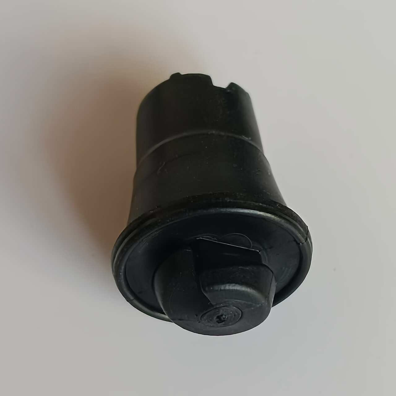 Резиновый буфер крышки багажника для LC120 (03-092700), 1 шт.