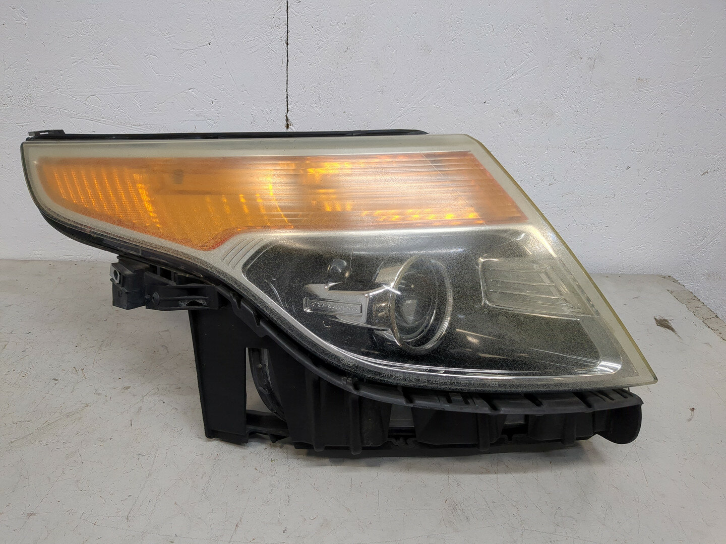 Фара (передняя) правая Ford Explorer Б/У