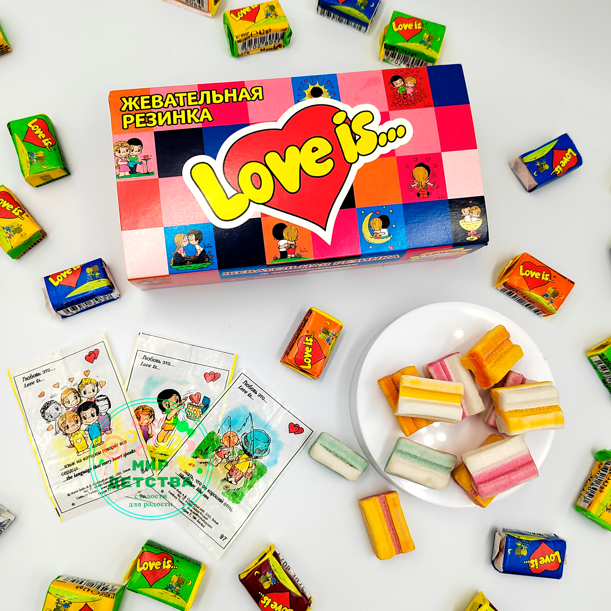 Жевательная резинка Love Is Лав Из с вкладышем - картинкой о любви (25 шт по 4,2 гр). Жевачка микс Мозаика вкусов. Набор Лов Из в подарок на праздник, день рождения, 23 февраля, 8 марта