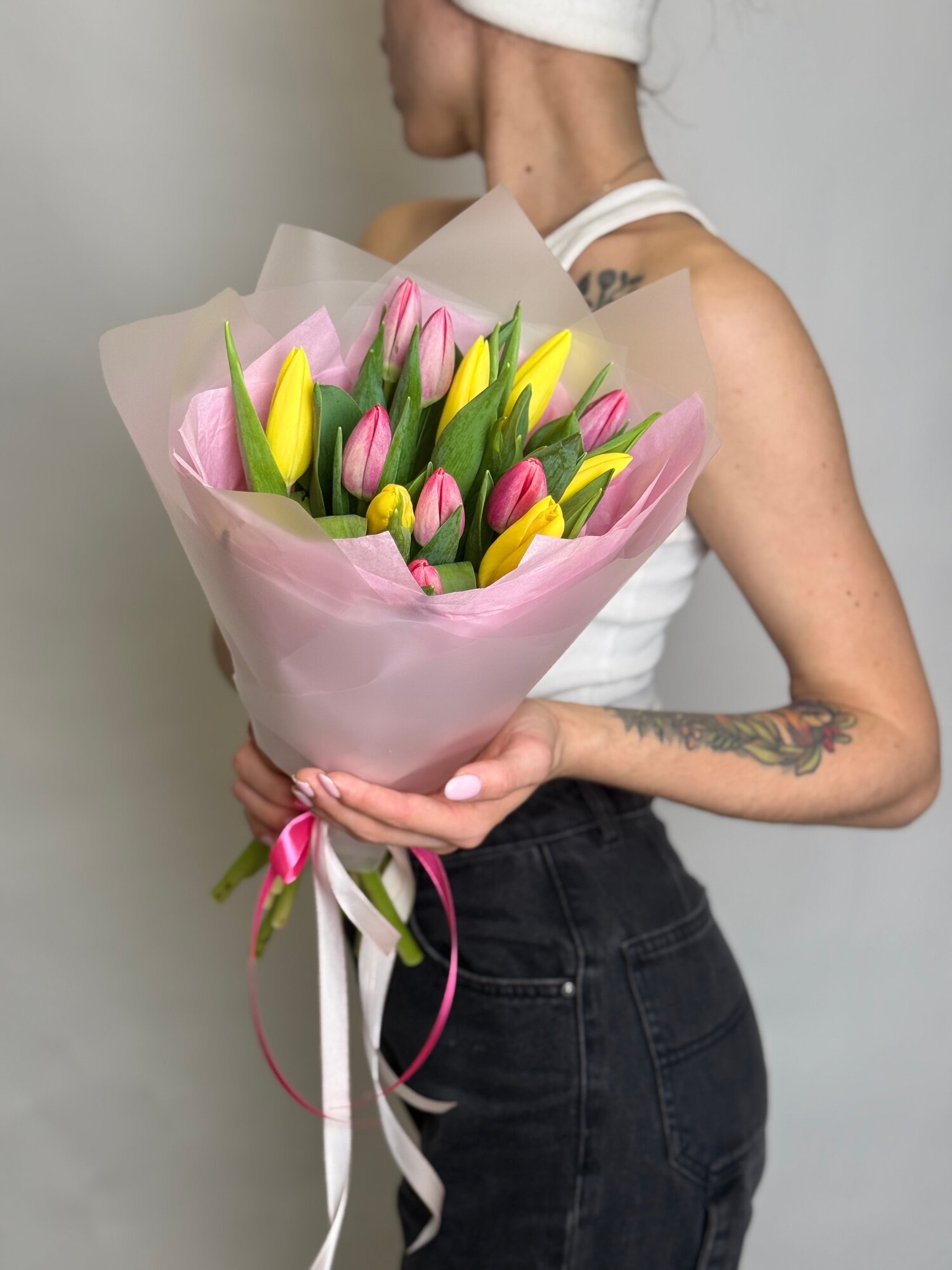 Тюльпаны желтые и розовые 15 штук в букете Роскошный букет