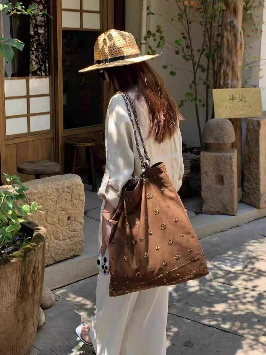 Вышитая женская сумка через плечо, уникальный дизайн, новая сумка в китайском стиле, модная ретро-сумка с большой вместимостью для повседневного использования.