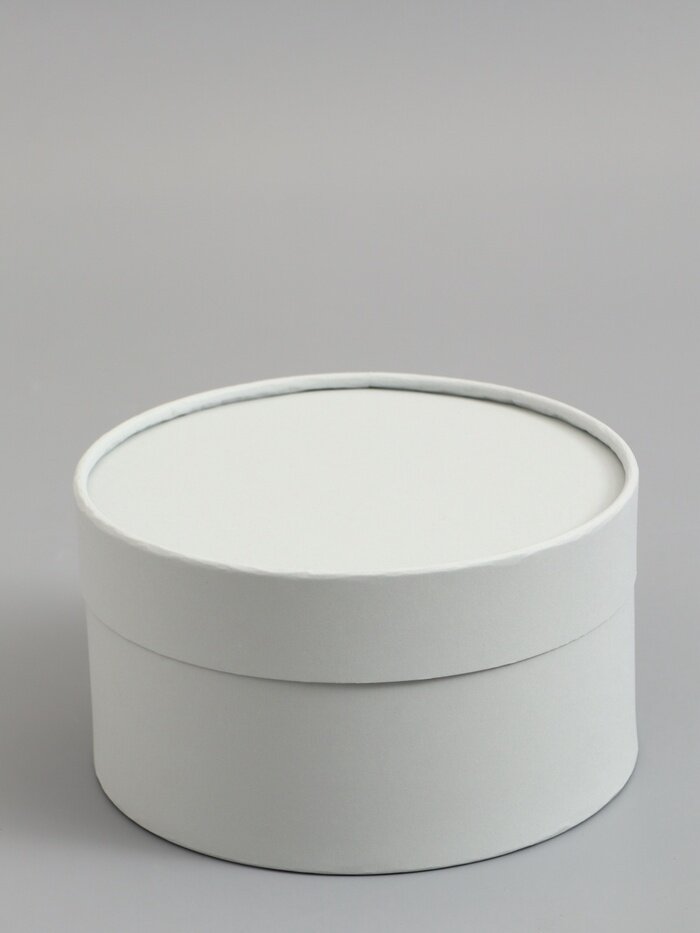 Подарочная коробка круглая, пыльно-серый, завальцованная без окна, 18×10 см
