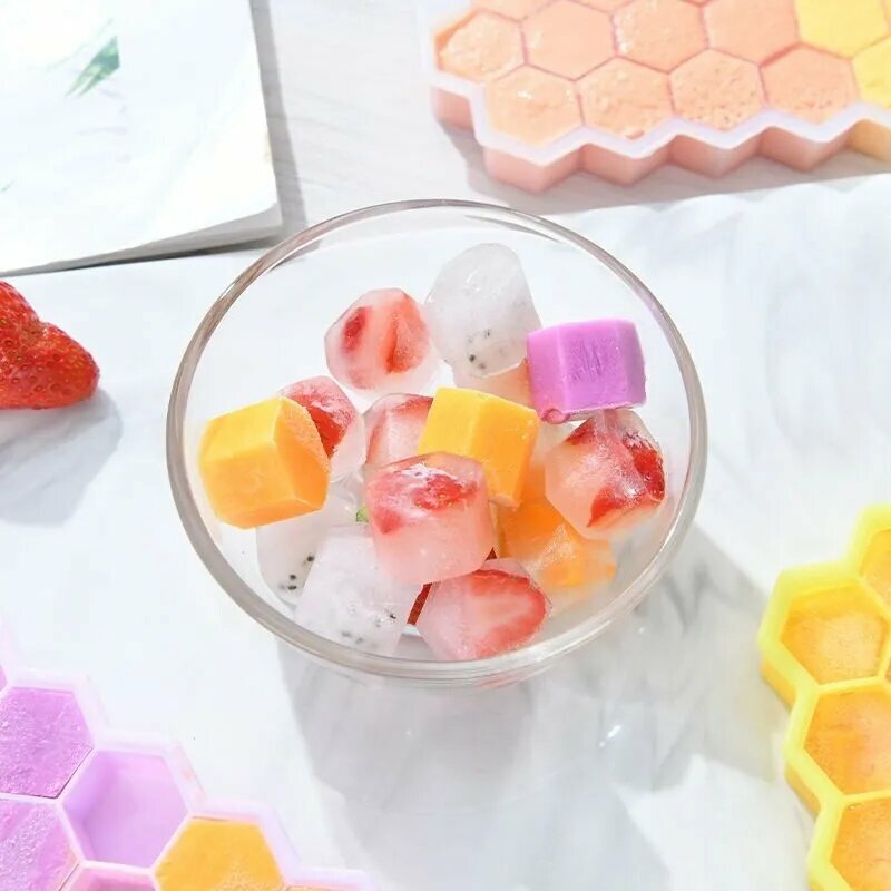 Форма для льда "Honeycomb Creative Ice Box", сотовая, зеленая, 37 секций — фото 1