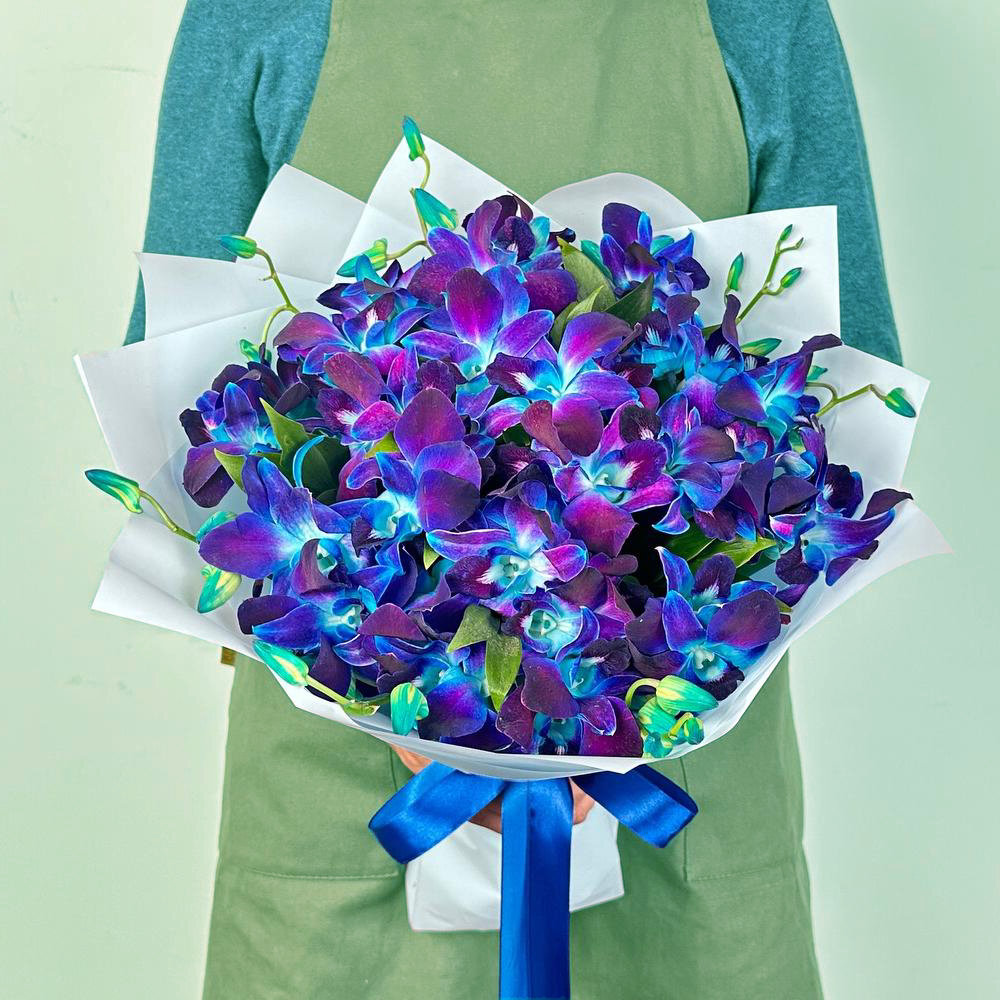 Букет "Космос в руках", синие орхидеи. букет-композиция, 43 шт, 50 см