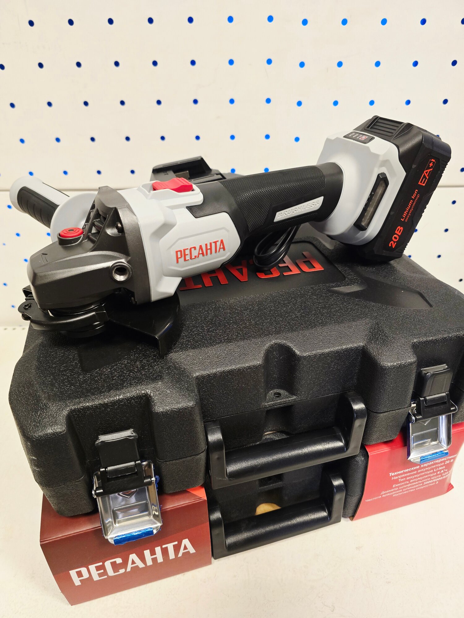 Аккумуляторная бесщеточная УШМ болгарка Ресанта АУШМ-125/20Li-R, 20В, 1х4Ач, кейс, регулировка оборотов, 3500-8500об/мин